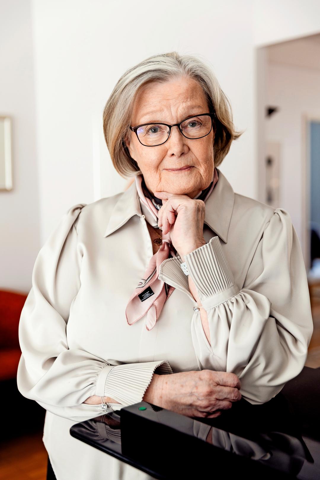 Eva-Riitta Siitonen pohtii muuttoa palvelutaloon | Näin hän elää | Apu ...