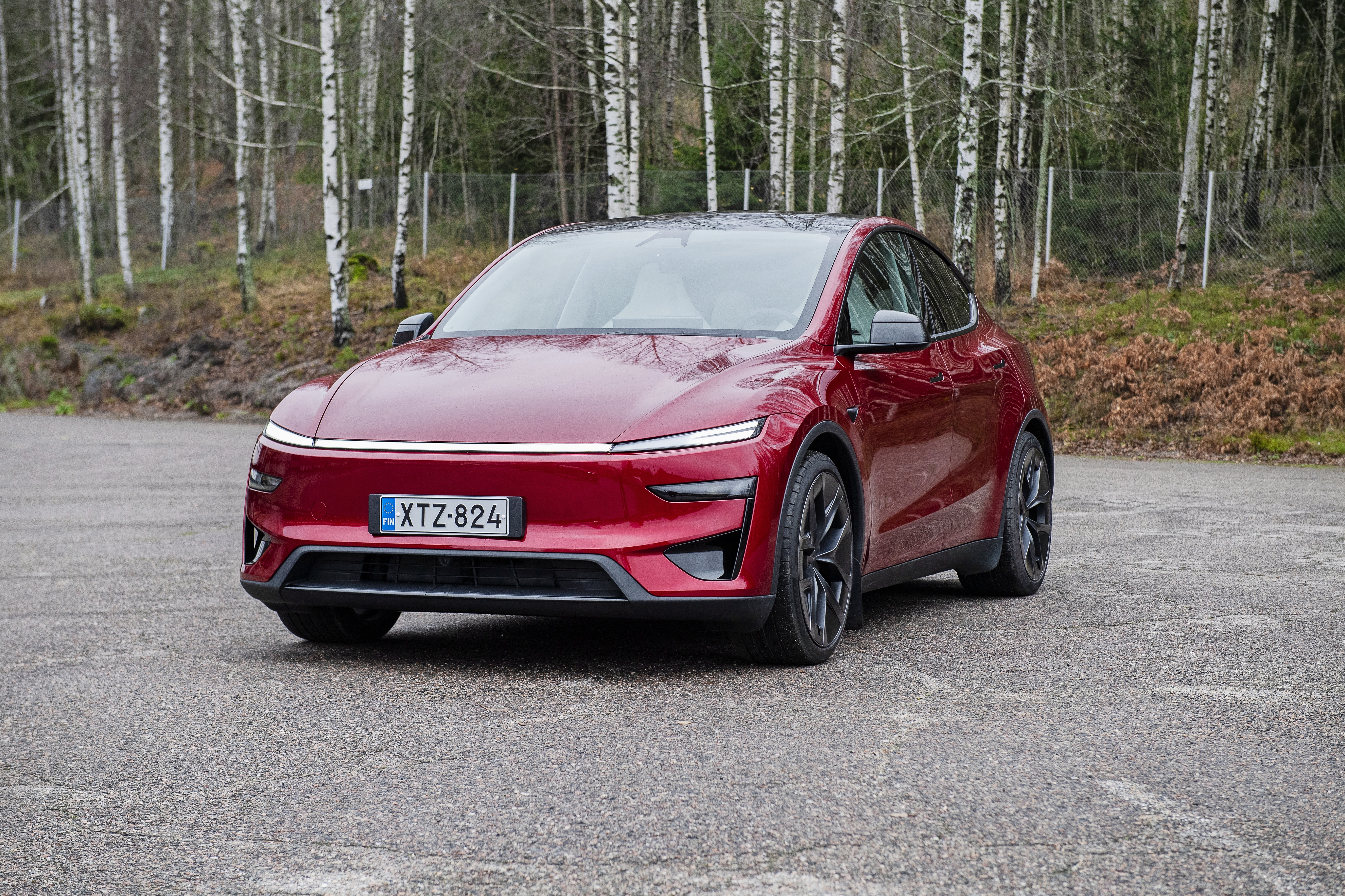 Tesla Model Y Performance | Ajo on yhtä sirkusta | Koeajo | Tuulilasi