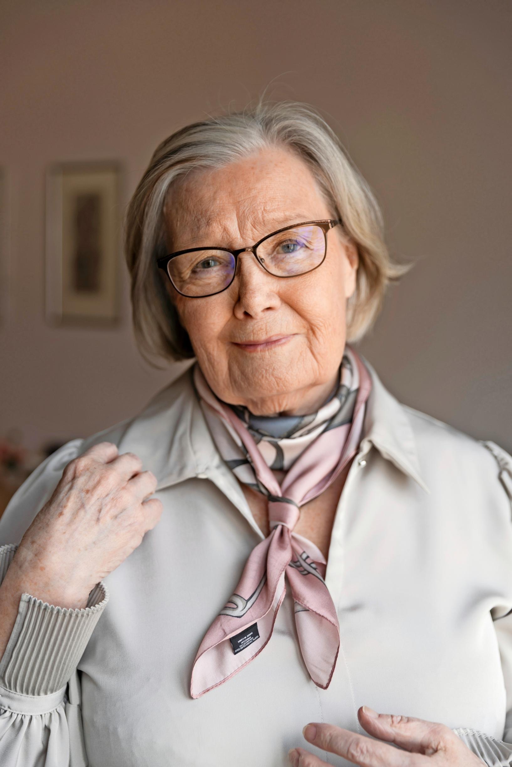 Eva-Riitta Siitonen pohtii muuttoa palvelutaloon | Näin hän elää | Apu ...