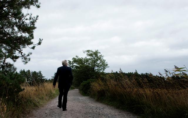 Ulf Sundqvist 1945–2023: "Politiikasta on tullut viihdettä" | Apu