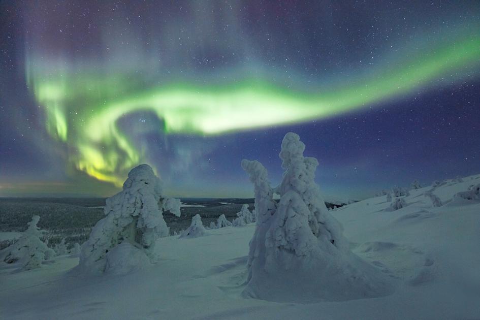 Revontulet | Luontokuvaaja osui paikalle juuri oikealla hetkellä | Apu