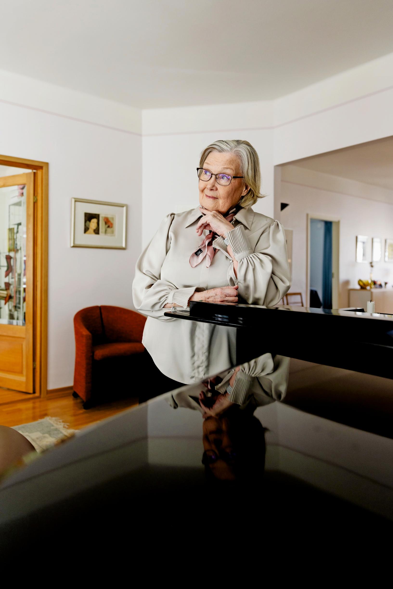 Eva-Riitta Siitonen pohtii muuttoa palvelutaloon | Näin hän elää | Apu ...