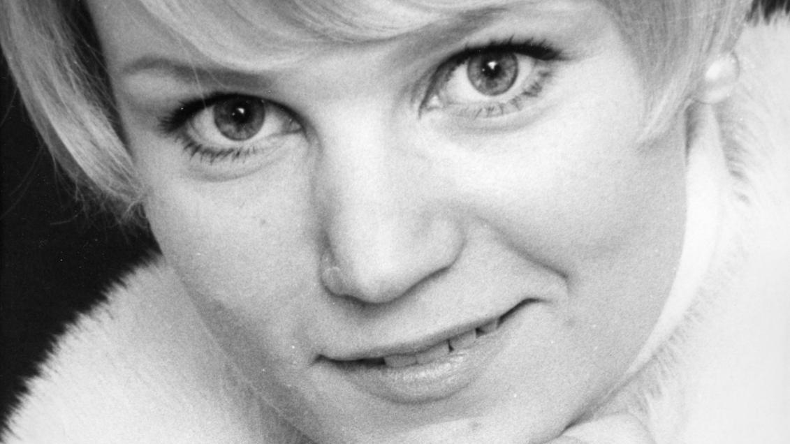 Katri Helena: ”Joskus se itsetunto on pitänyt tikulla kaivaa” | Apu