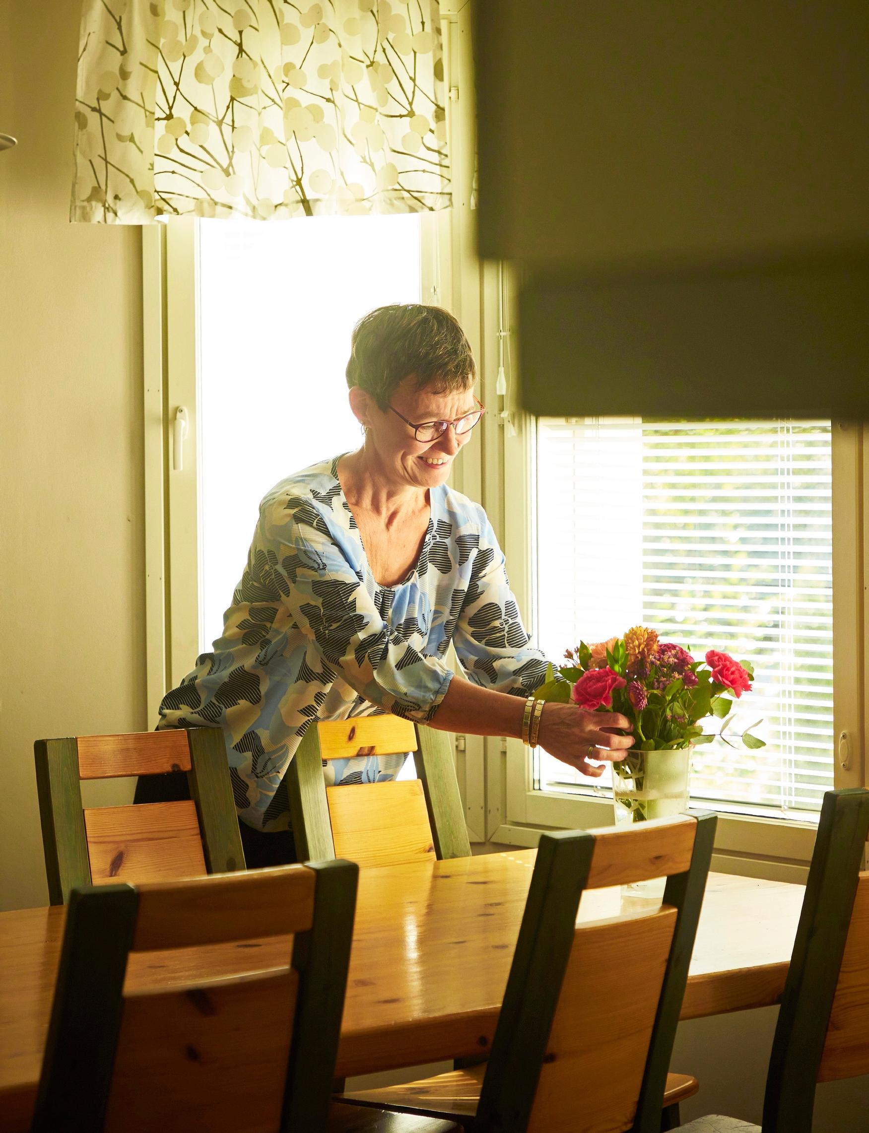 Muistisairaus työikäisenä | Tutuista työtehtävistä tuli vaikeita | Apu