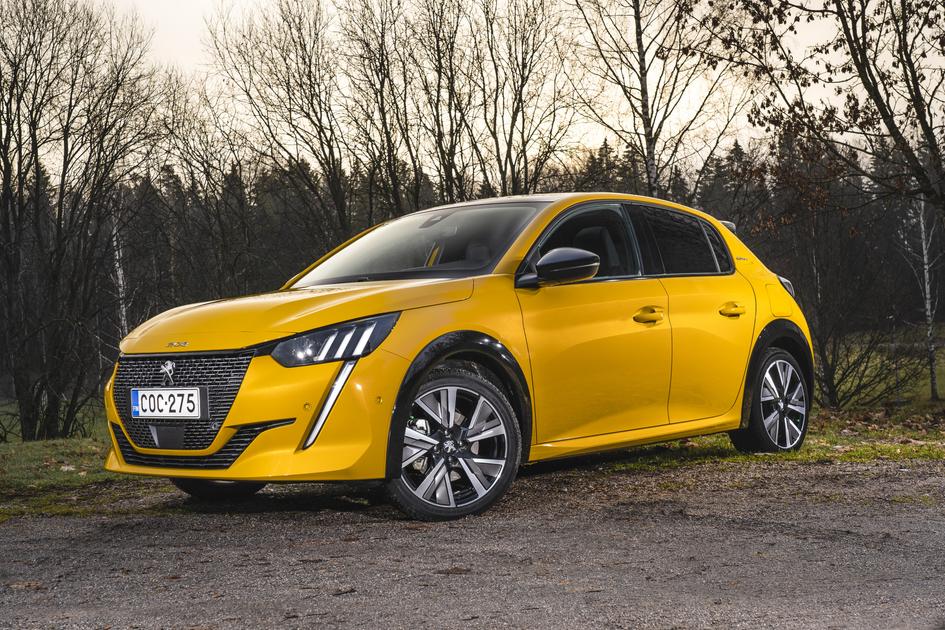 Koeajo: Peugeot 208 GT Line PureTech 130 - Erottuva paketti | Tuulilasi