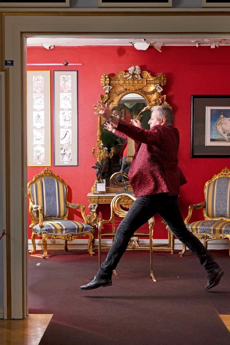 Parainen | Salvador Dalí -museo ja sen merkillinen johtaja | Apu