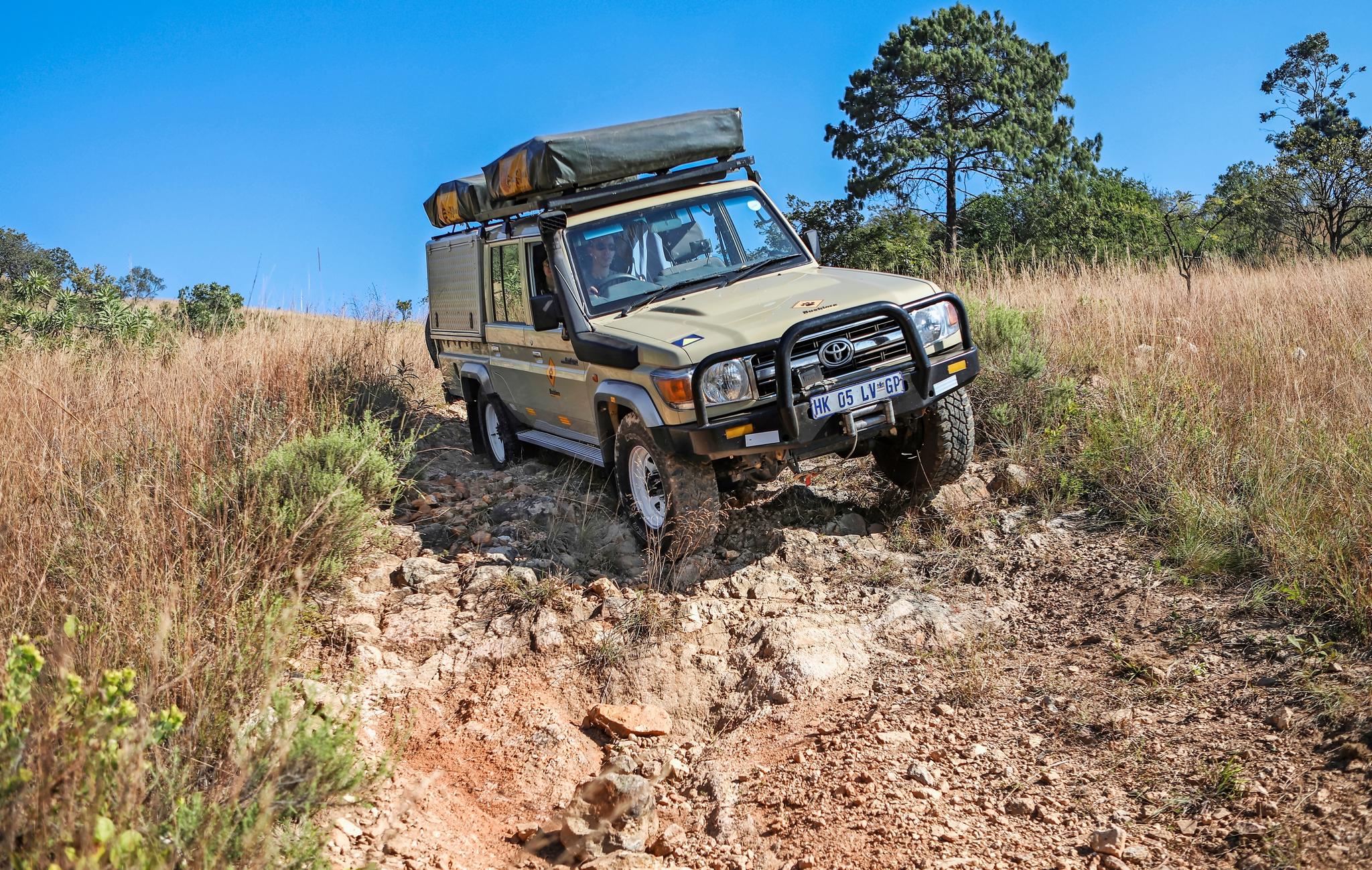 Millainen auto on paras Suomen talveen? Jeep vai Patria AMV? | Tuulilasi