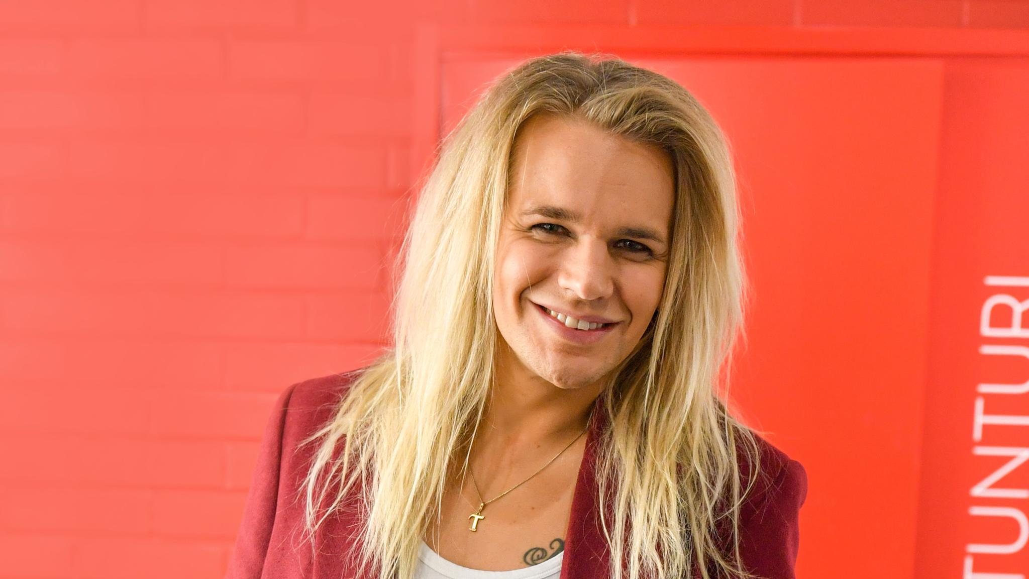 Popedan laulaja Olli Herman: ”En tarvitse Paten hyväksyntää” | Apu