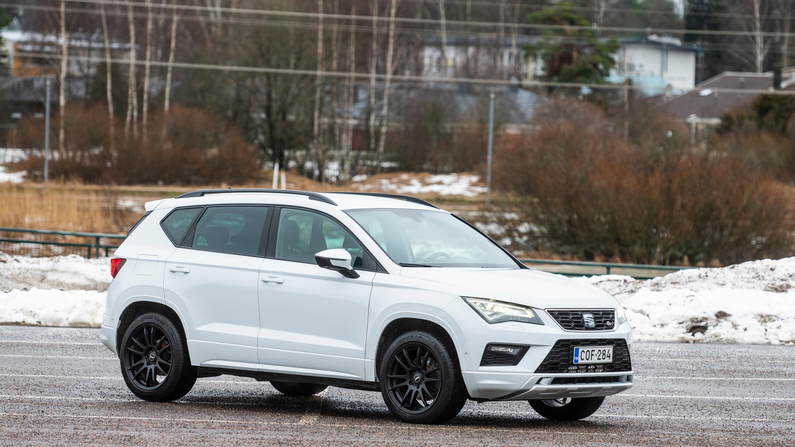 Käytetyn koeajo | Seat Ateca 2.0 vm. 2019 on varma ajettava | Tuulilasi