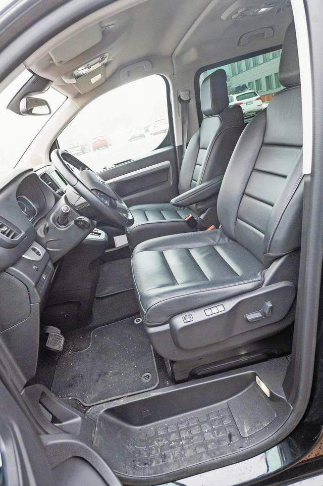 Vertailu: Toyota Proace EV & Volkswagen Multivan PHEV Tila-autot ...