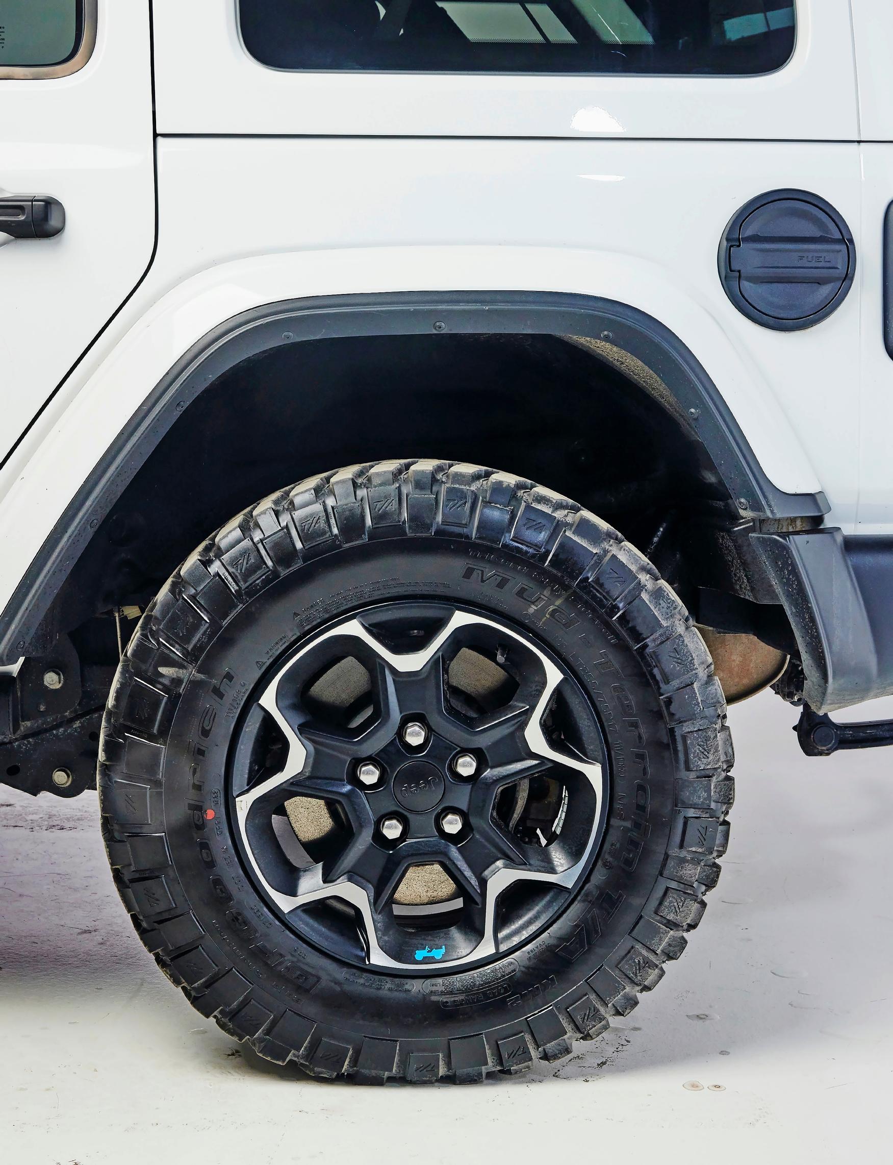 Jeep Wrangler 4xe Rubicon | Ratissa voi kokea vapautta ja iloa | Tuulilasi