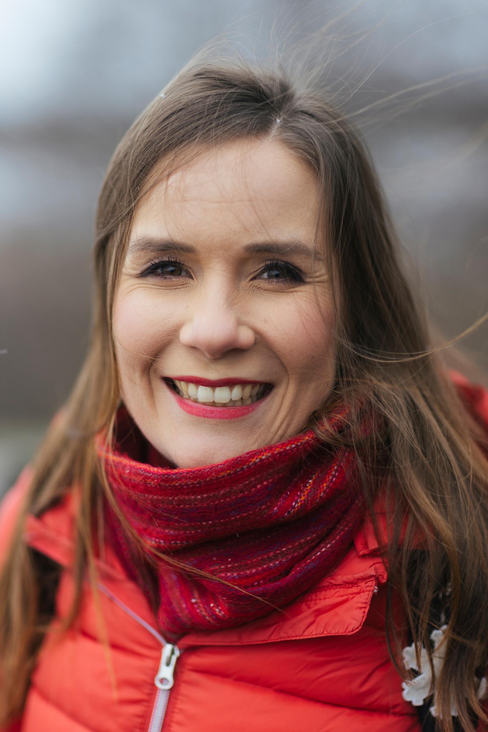 Kerttu Kotakorpi lumoutui lapsena ukkosesta ja lätäkköleikeistä | Apu