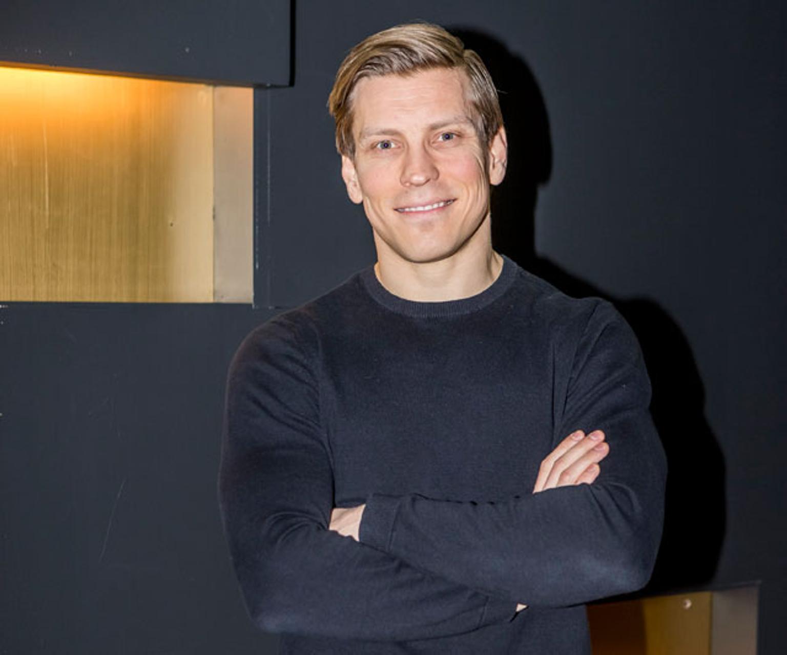 Antti Holma on Cheek: Minulta kiellettiin lihasten hankkiminen | Apu