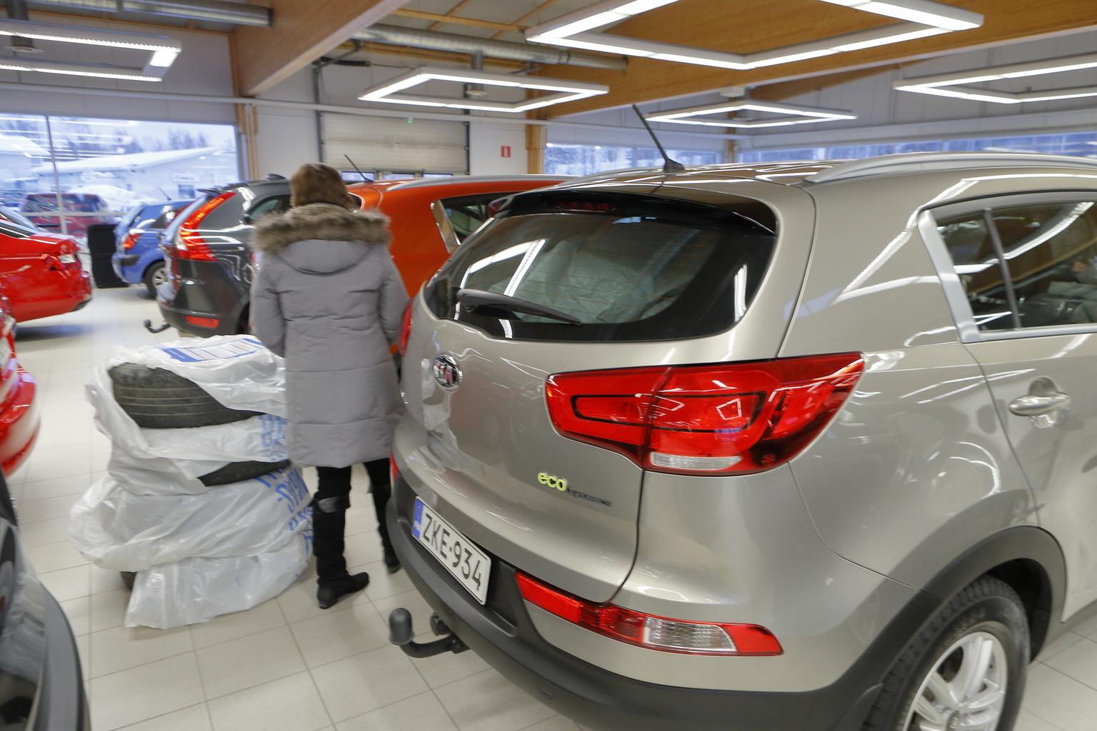 Suomessa myydään uusia autoja paljon muita Pohjoismaita vähemmän ...