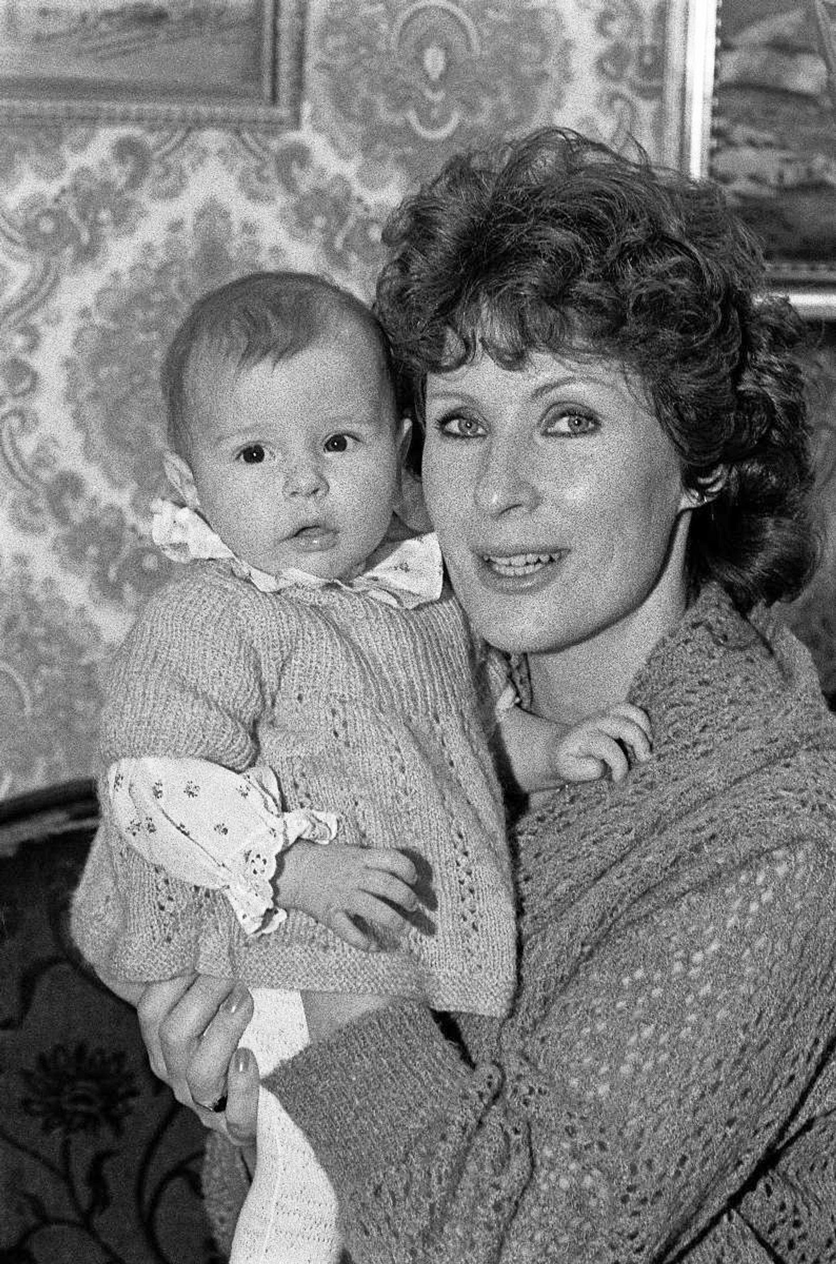 Tamara Lund ja Rami Sarmasto | Häistä tuli hautajaiset | Apu