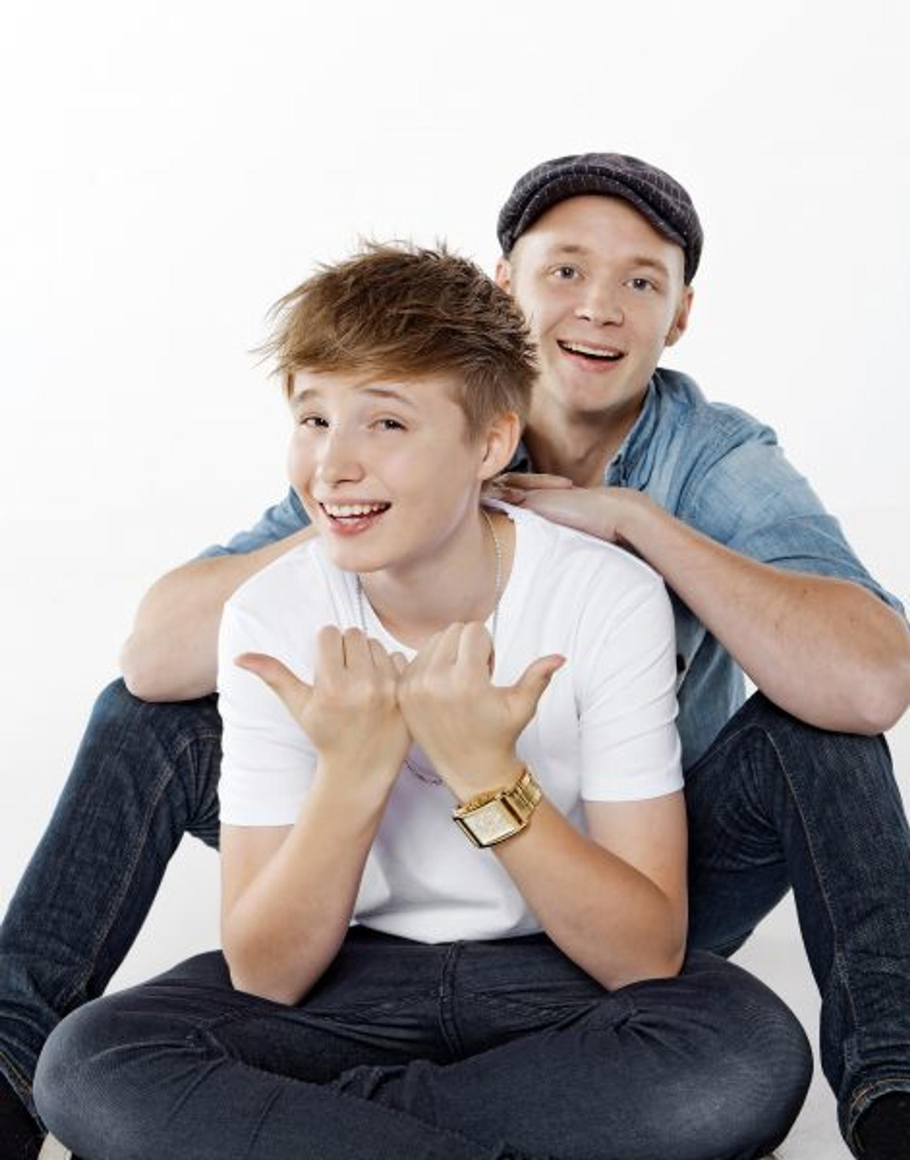 Isac Elliot: "Opiskelen lentokoneessa ja hotelleissa" | Apu