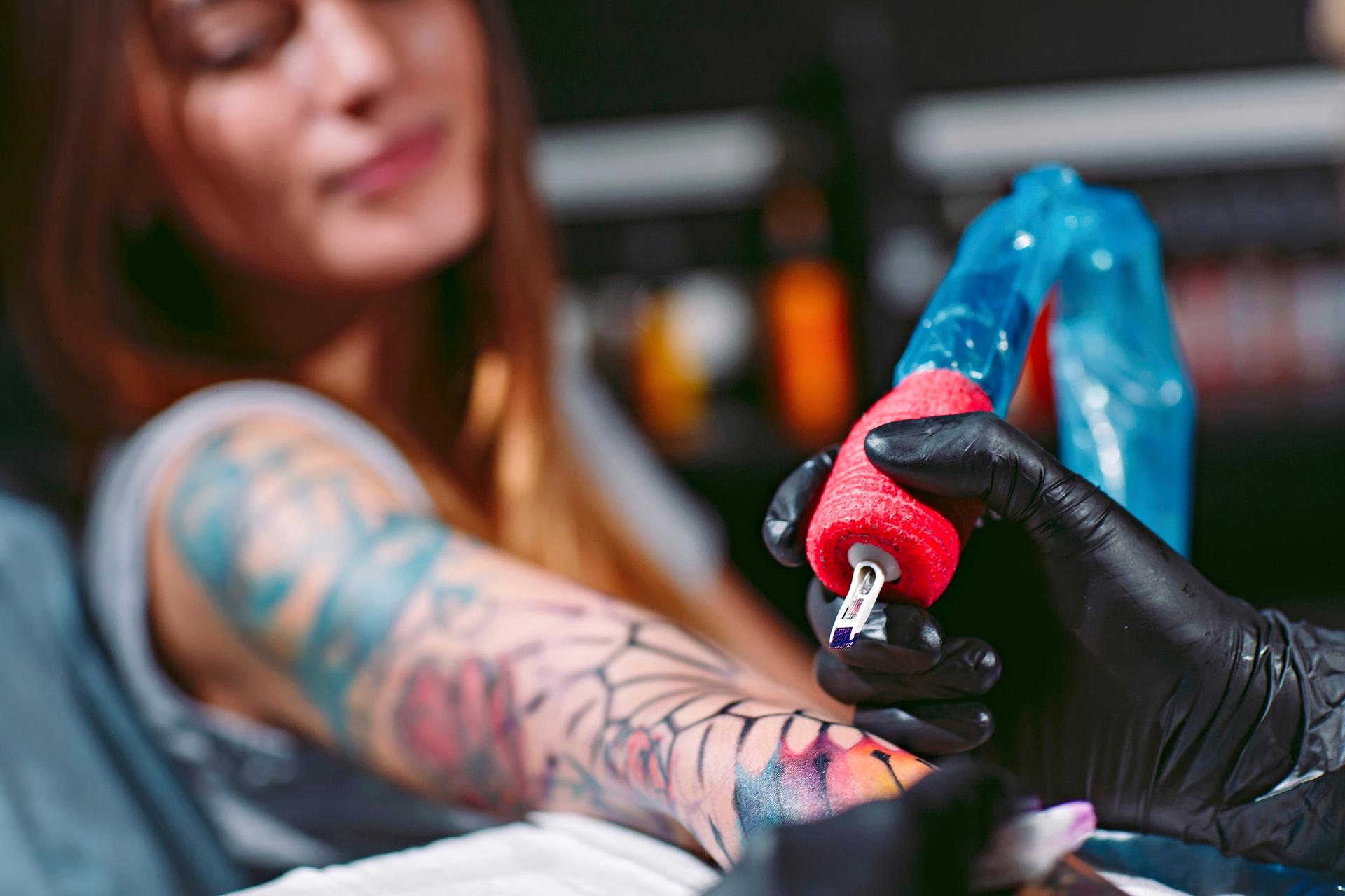 Tatuoinnit | Haitat ja terveysriskit voivat ilmetä vuosien päästä | Apu