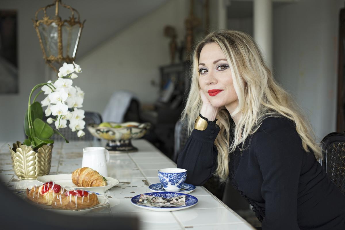Anna Eriksson esiintyy elokuvassaan alastomana | Apu
