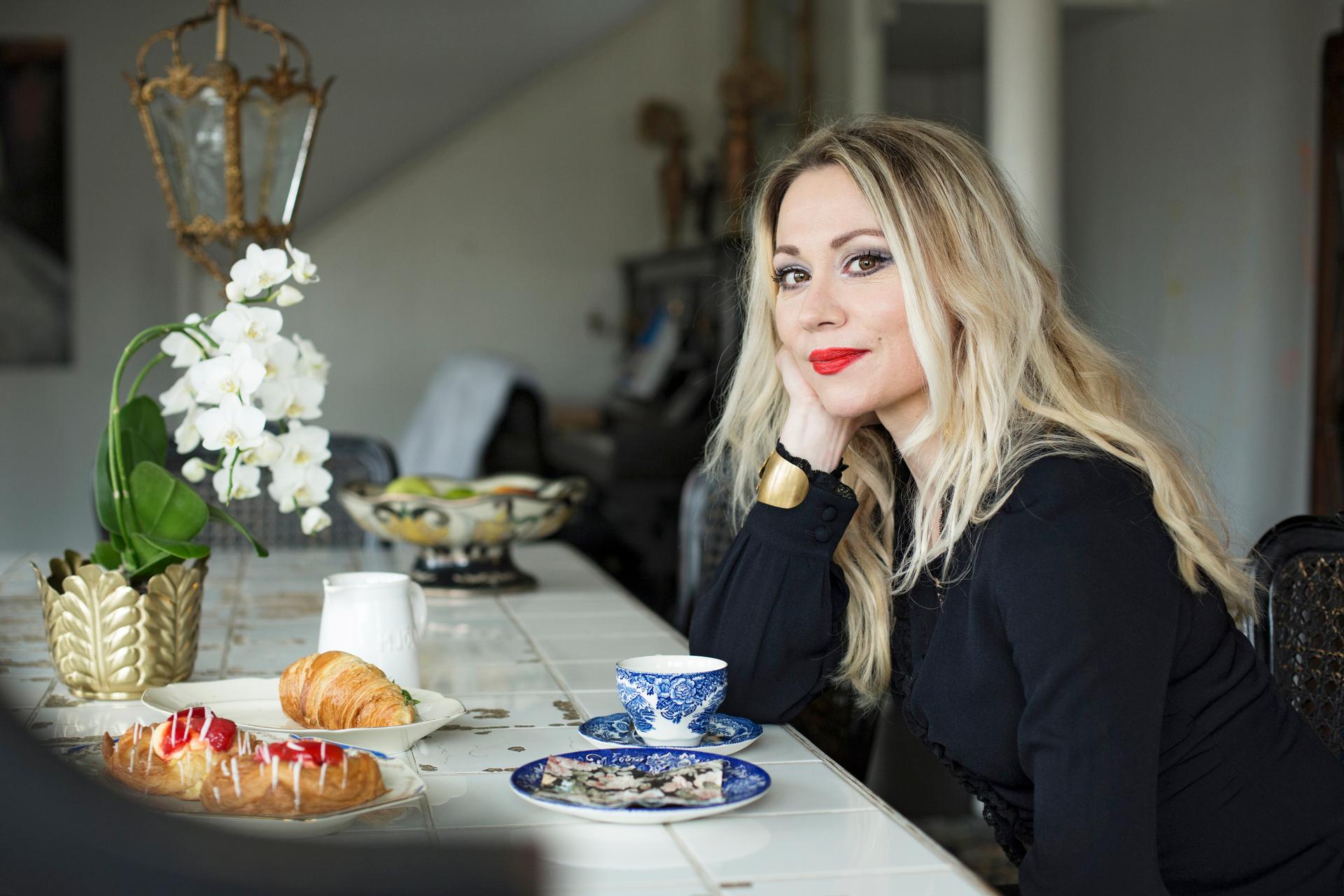 Anna Eriksson esiintyy elokuvassaan alastomana | Apu