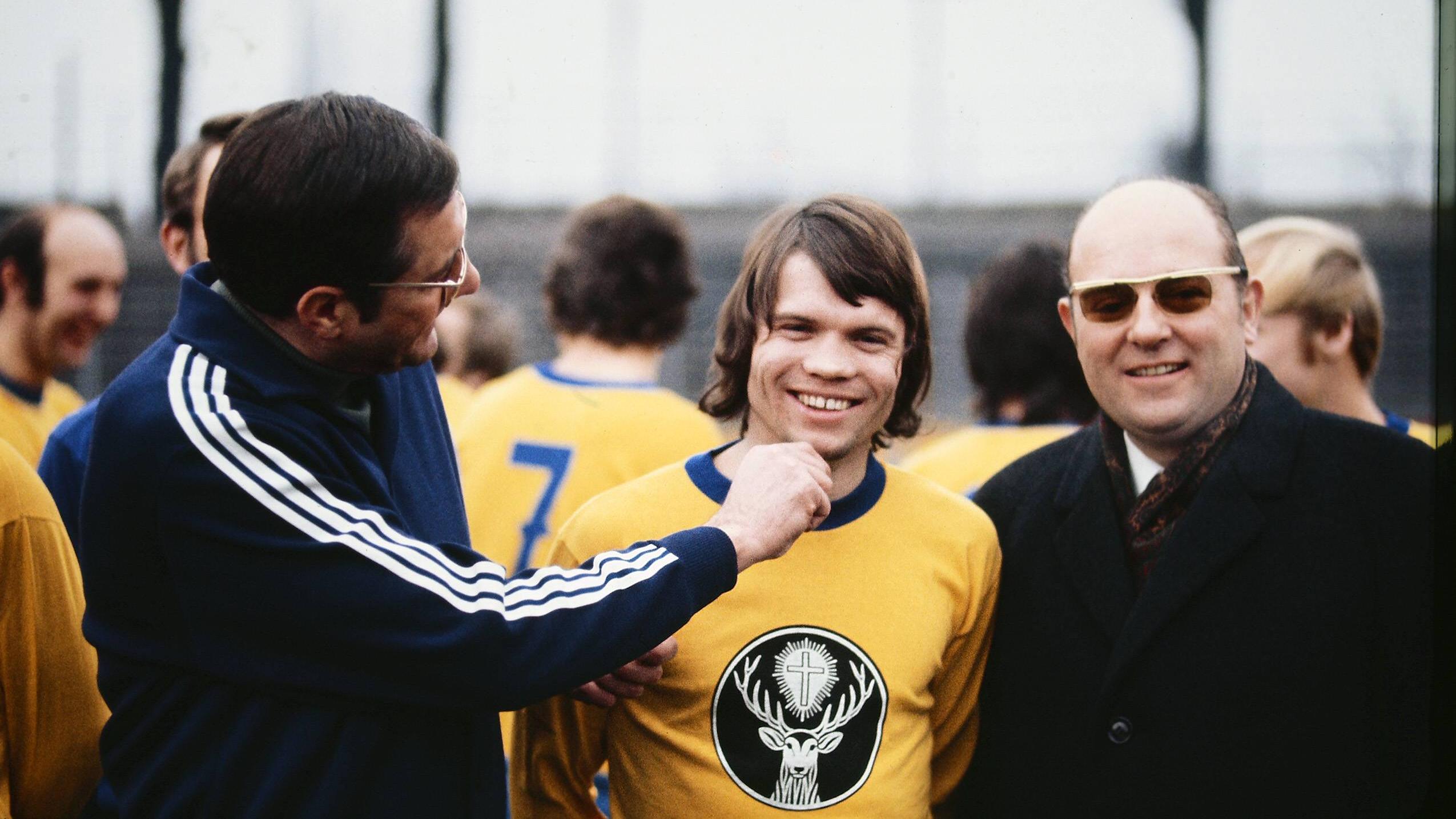 50 vuotta sitten viina tuli jalkapallokentille ja mullisti sen | Apu