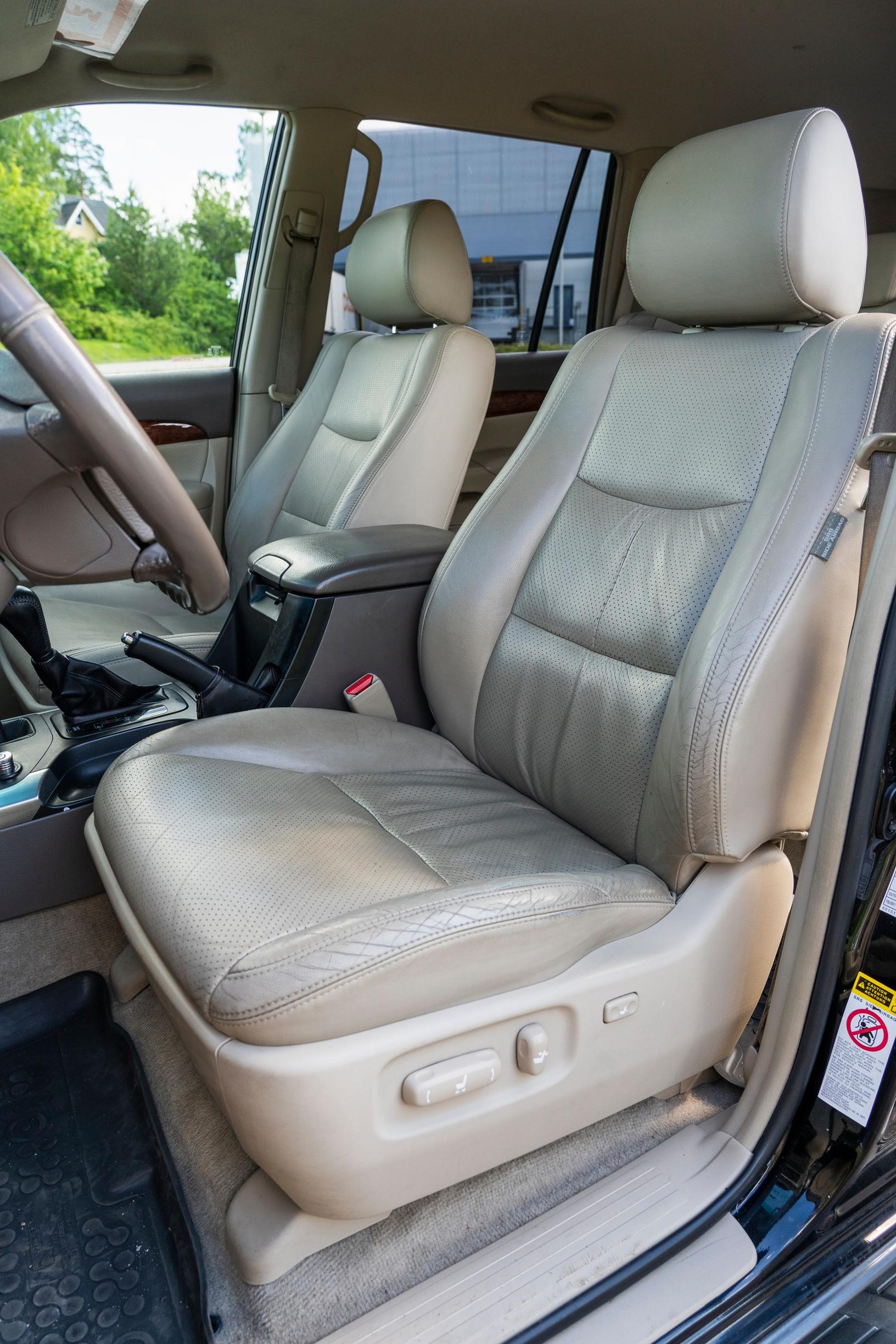 Toyota Land Cruiser 3.0 vm. 2007 | Käytetyn koeajo | Tuulilasi