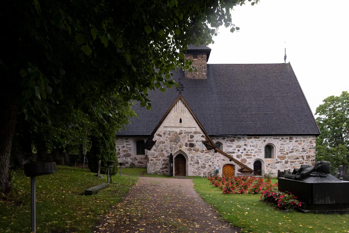 Piru kakkaa syntisten päälle Rymättylän kirkossa | Katso kuvat | Apu