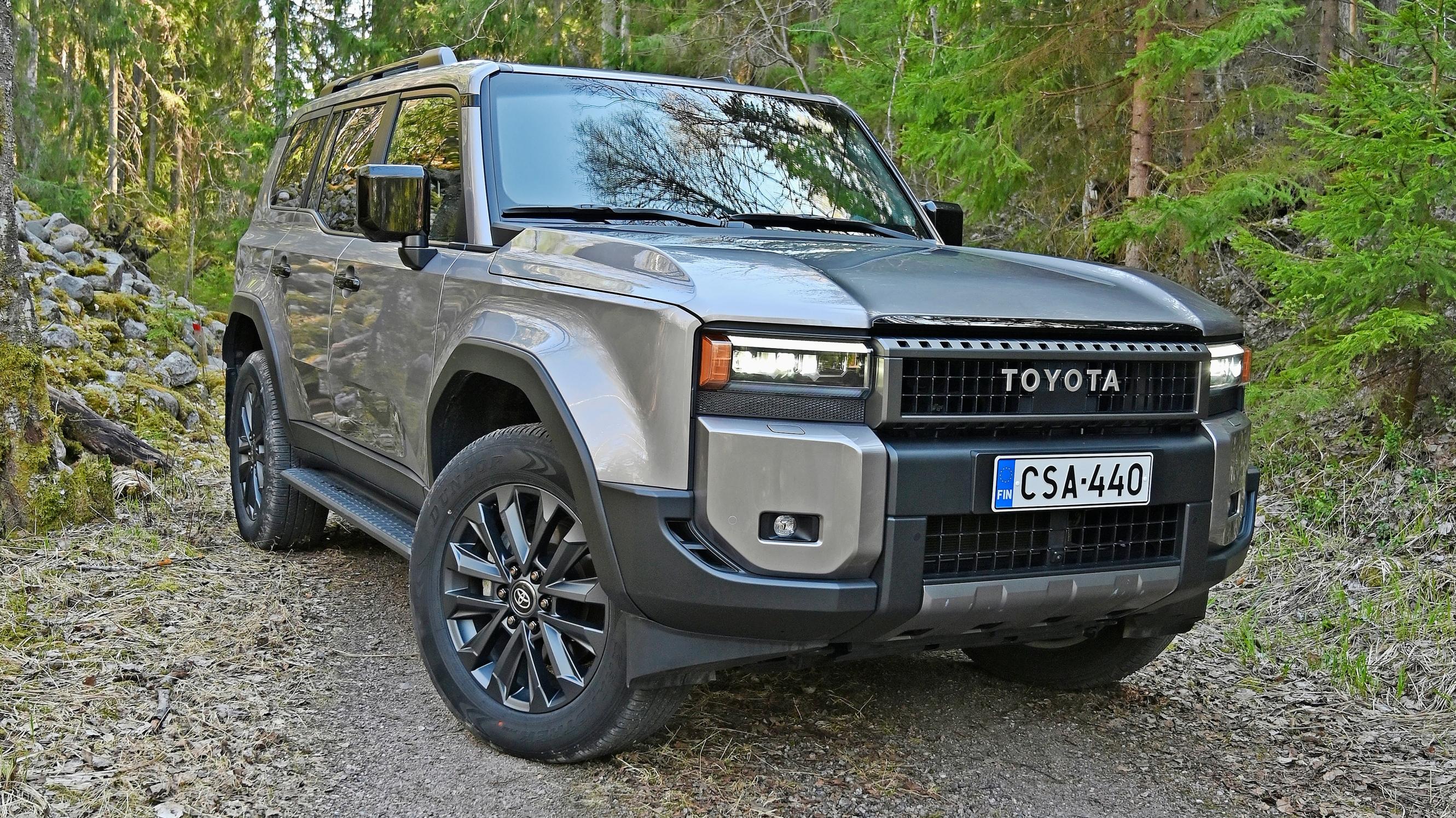 Uusi Toyota Land Cruiser | Täydet pisteet törmäystestissä | Tuulilasi