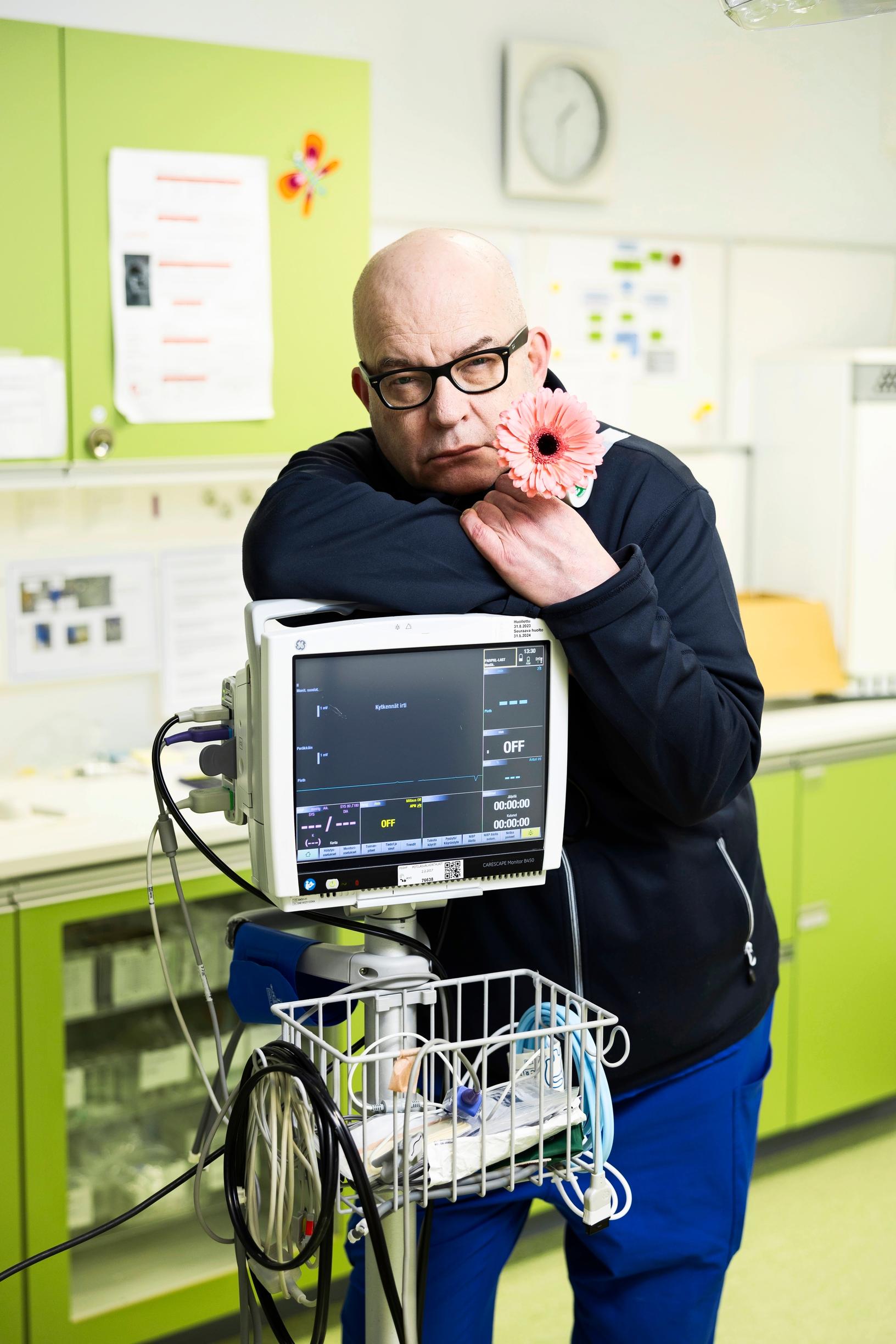 Halvaantunut lapsi potilaana opetti hoitajalle, mitä on rohkeus | Apu ...