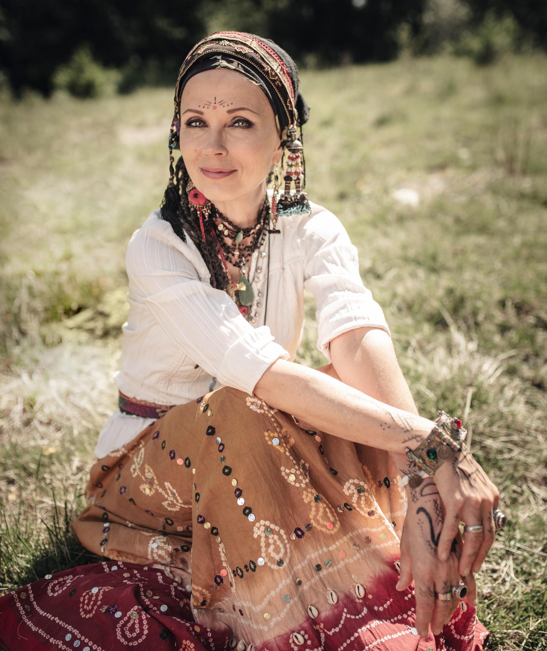 Katariina Souri elää yksin: Ulkomaailma ei pysty mua satuttamaan | Apu