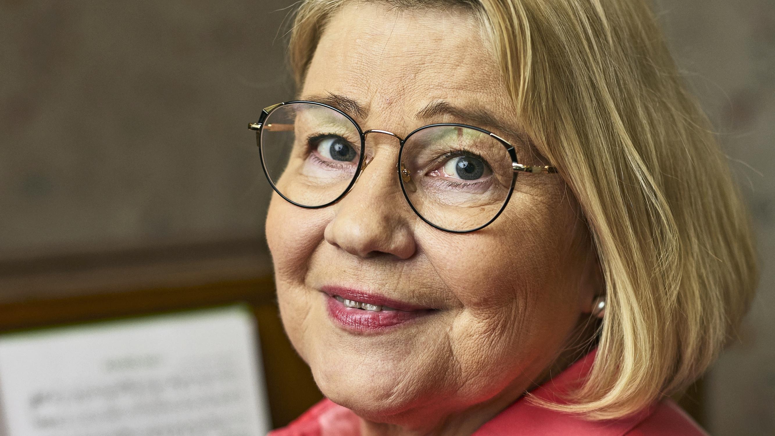 Nivelreuma | Hanna ei pystynyt kävelemään tai syömään kunnolla | Apu ...