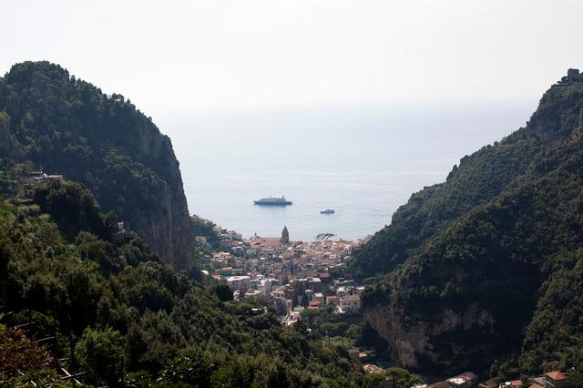 Italian Amalfi on upea lomakohde - tässä sen parhaat nähtävyydet | Mondo