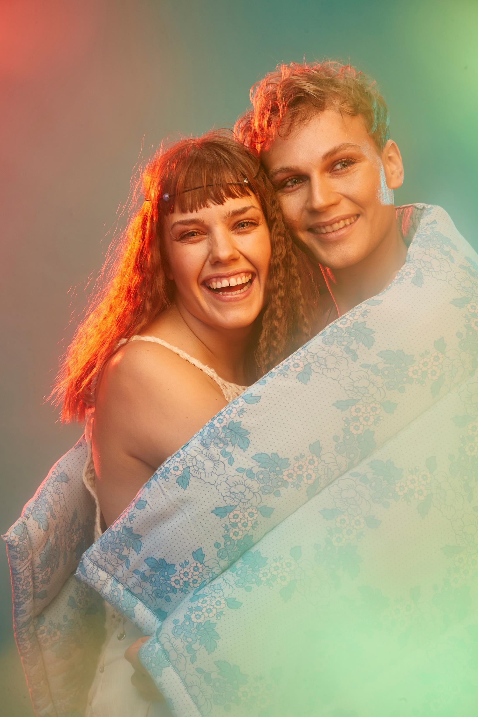 Aikuiset-sarjan Anna Airola ja Elias Salonen oikeasti ystäviä | Image