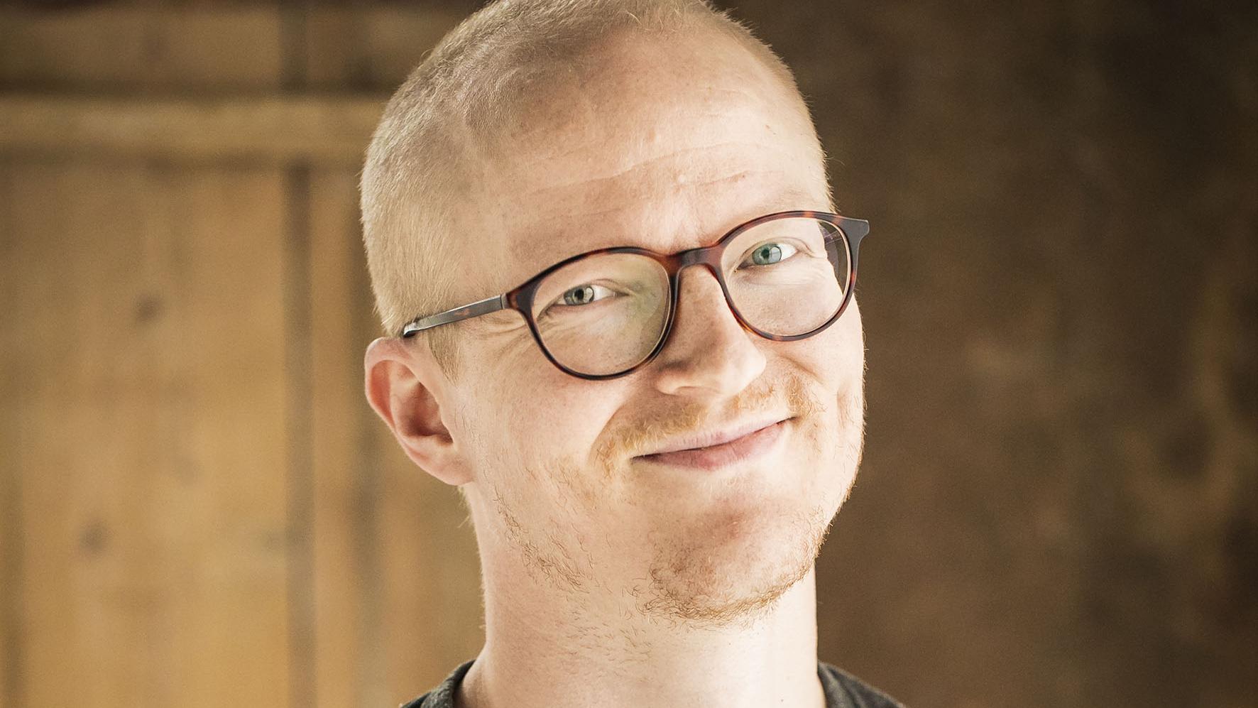 Isämies-kirjailija Arttu Unkari kävi tyttöjenkin liikuntatunnit | Apu ...