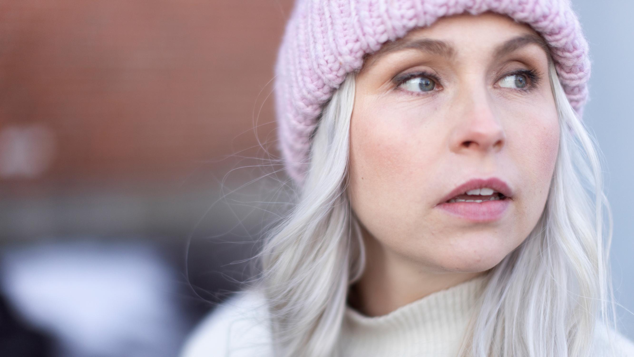 Essi Hellén hoivaa lapsiaan ja muistisairasta isää: "Koin häpeää" | Apu