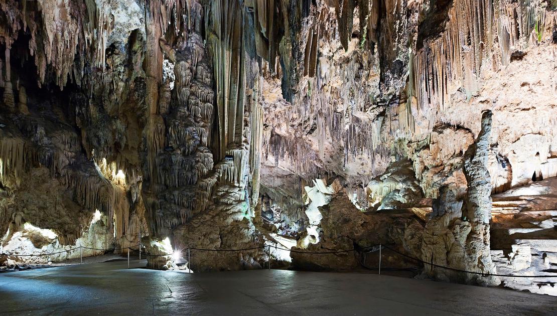 Espanjan Nerjan nähtävyydet, luolat ja kylät | Mondo