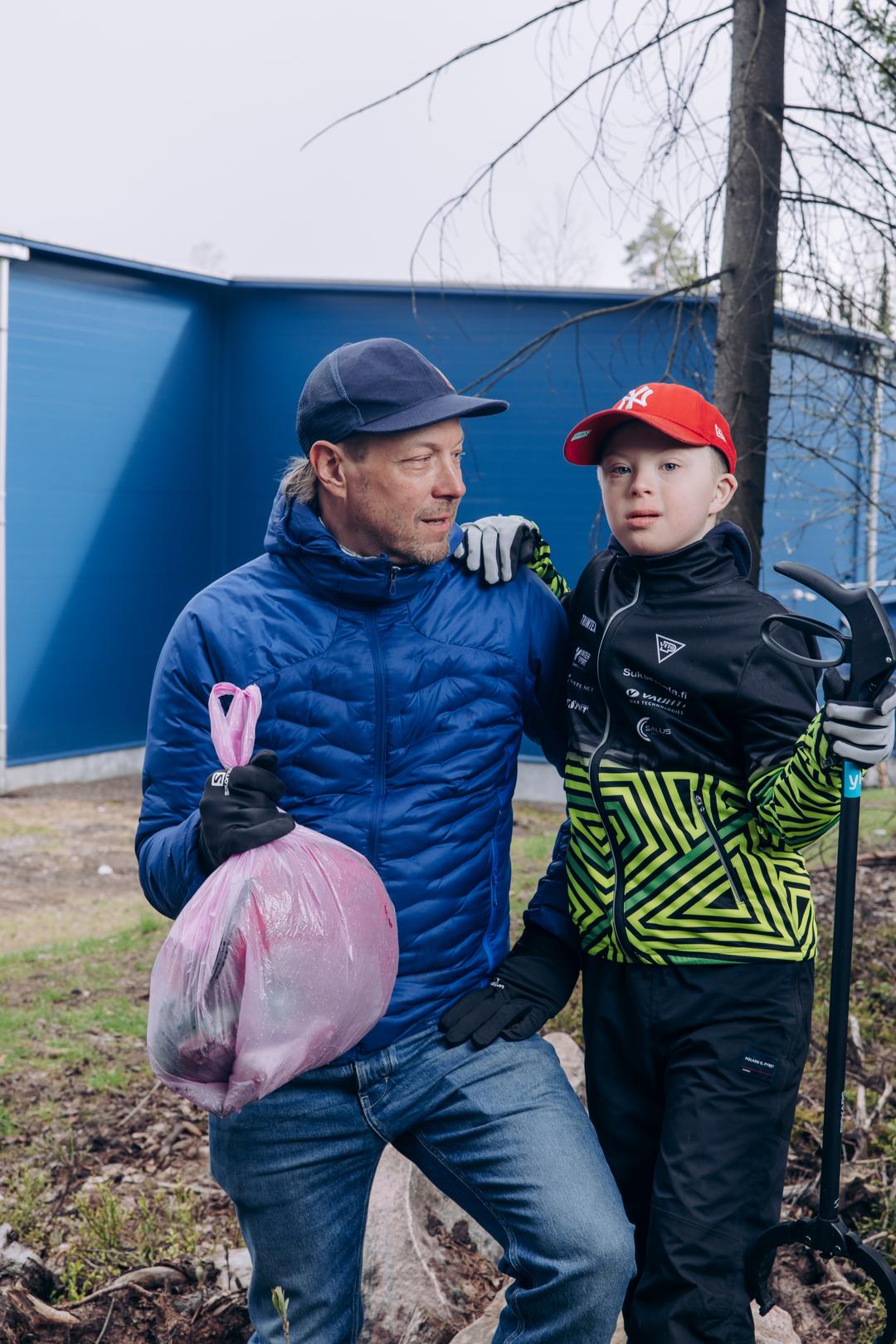 Mikko 'Peltsi' Peltola ja Osmo | Isä ja poika roskaretkellä | Apu