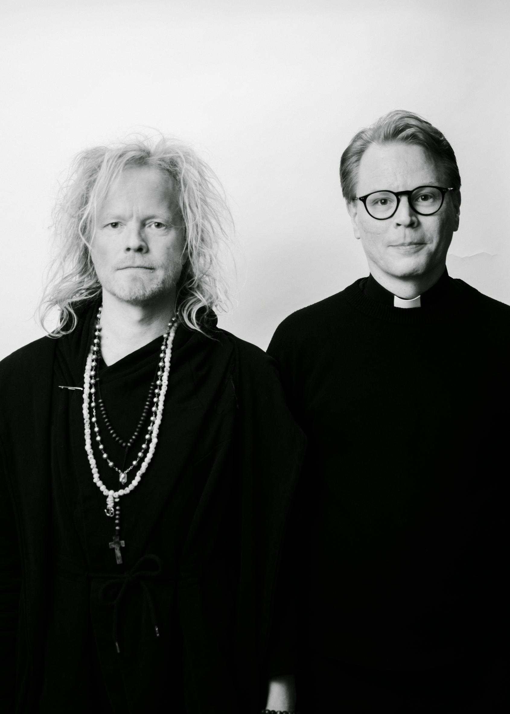 Veljet: Opus Dei -pappi Oskari ja valokuvaaja Ville Juurikkala | Apu