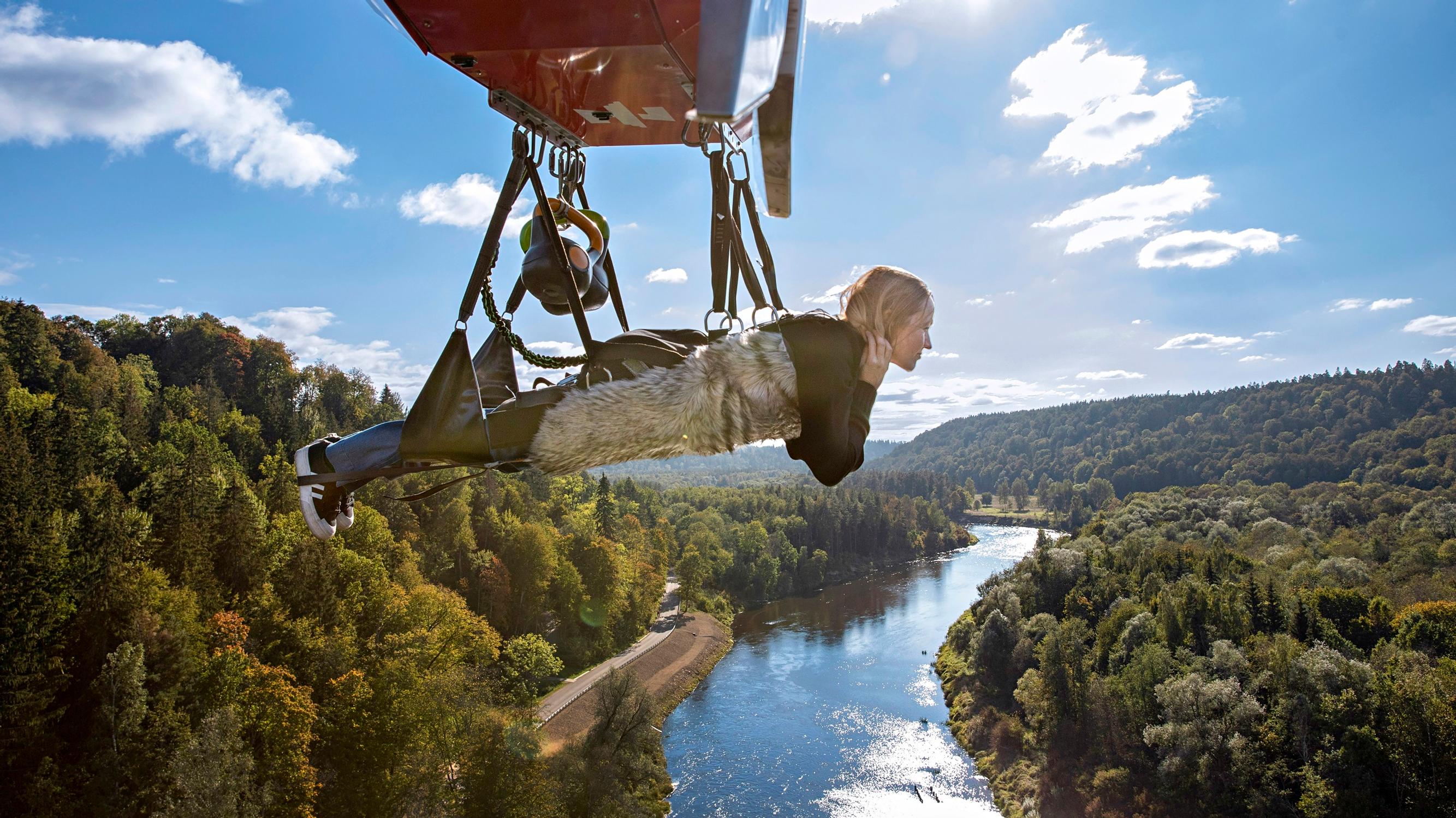 Latvian Sigulda | Linnoja, extremelajeja ja Baltian suurin luola | Mondo Latvian Sigulda | Linnoja, extremelajeja ja Baltian suurin luola | Mondo