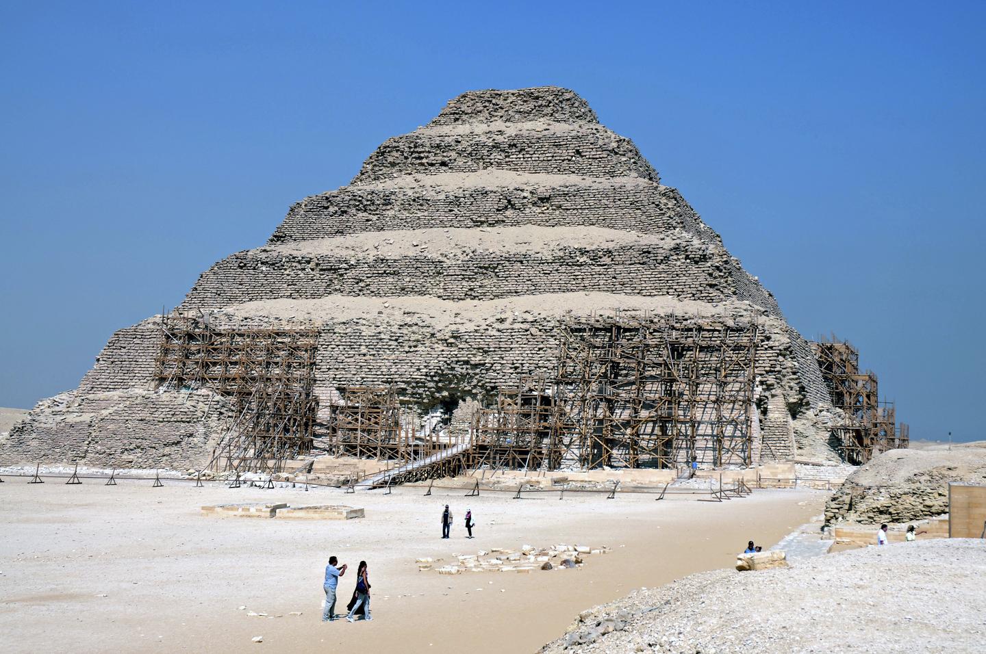 Maailman vanhin rakennus Djoserin pyramidi pelastui | Apu
