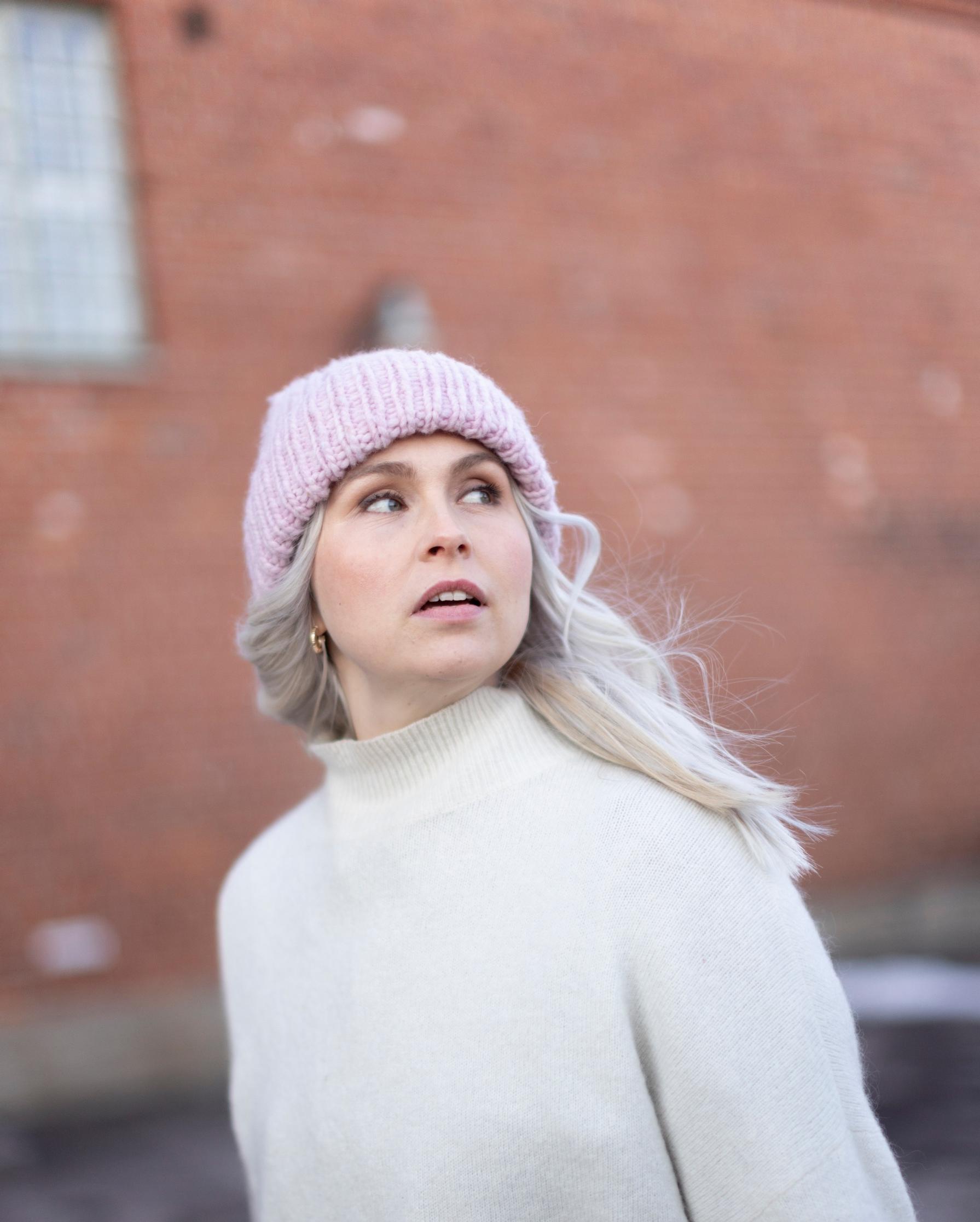 Essi Hellén hoivaa lapsiaan ja muistisairasta isää: "Koin häpeää" | Apu