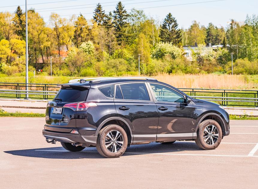Käytetty Toyota RAV4 2.5 Hybrid AWD Active | Koeajo | Tuulilasi