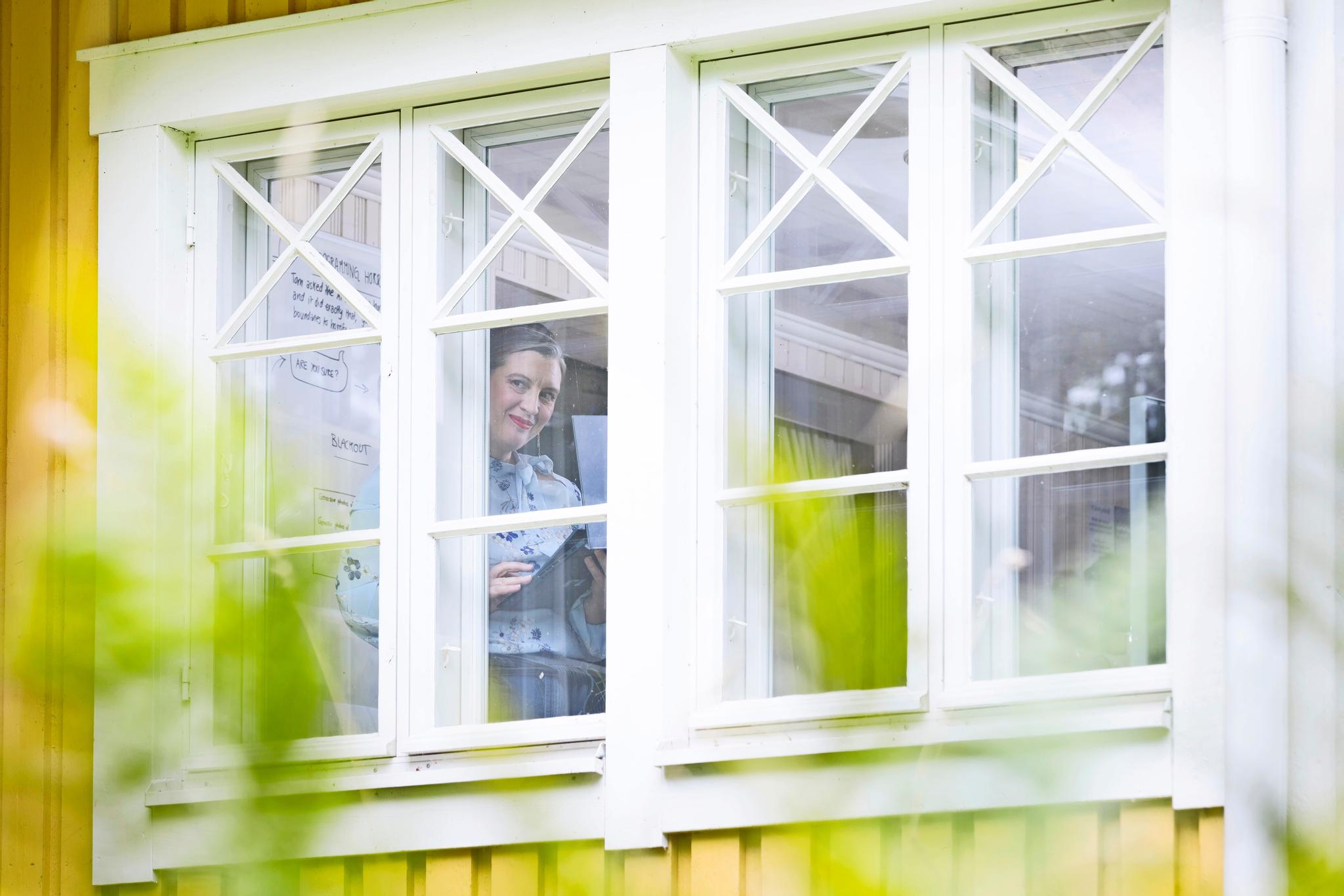 Suomeen töihin tullut britti osti vanhan puutalon ensinäkemältä | Apu