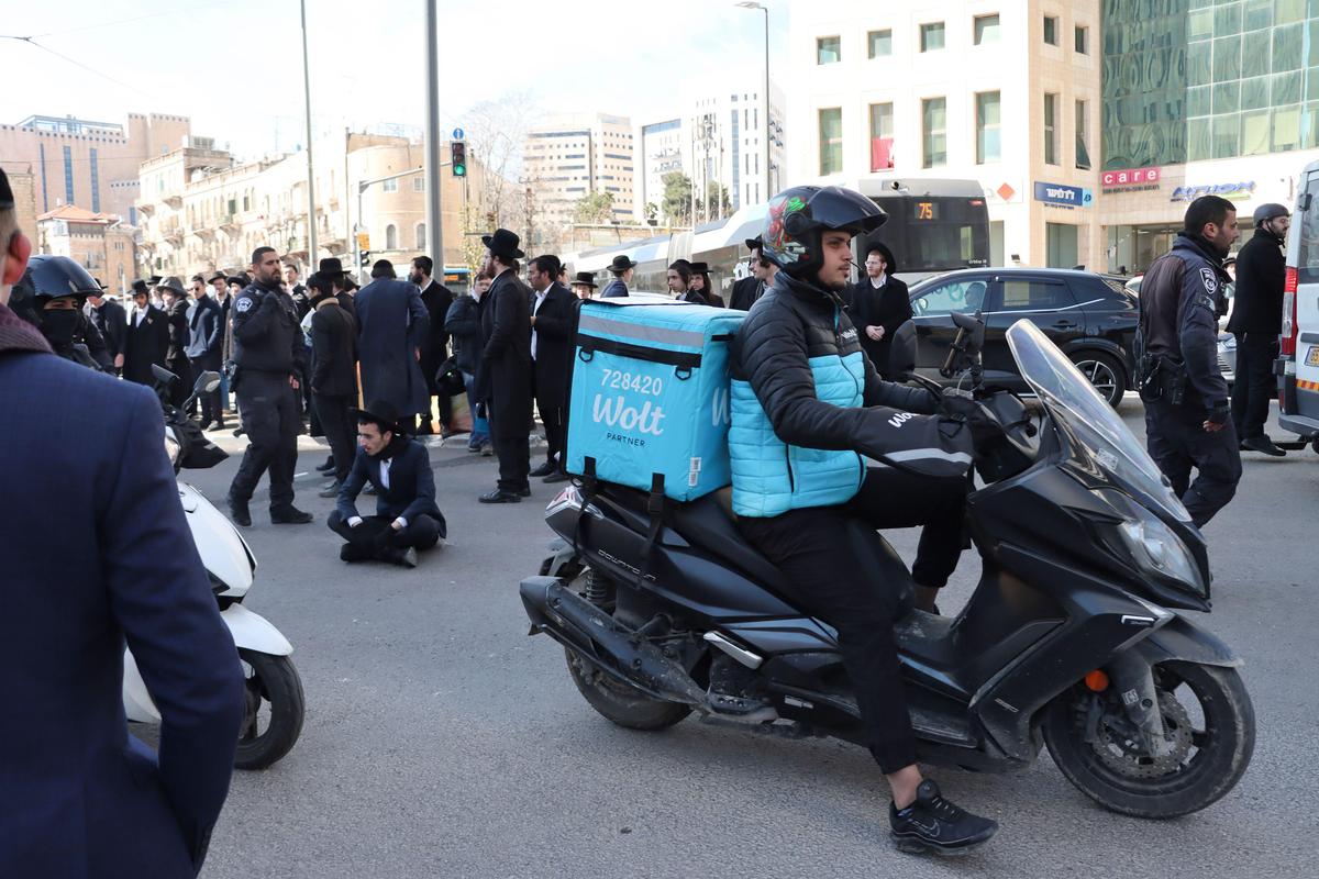 Wolt rikkoo ihmisoikeuksia Israelin laittomissa siirtokunnissa | Apu