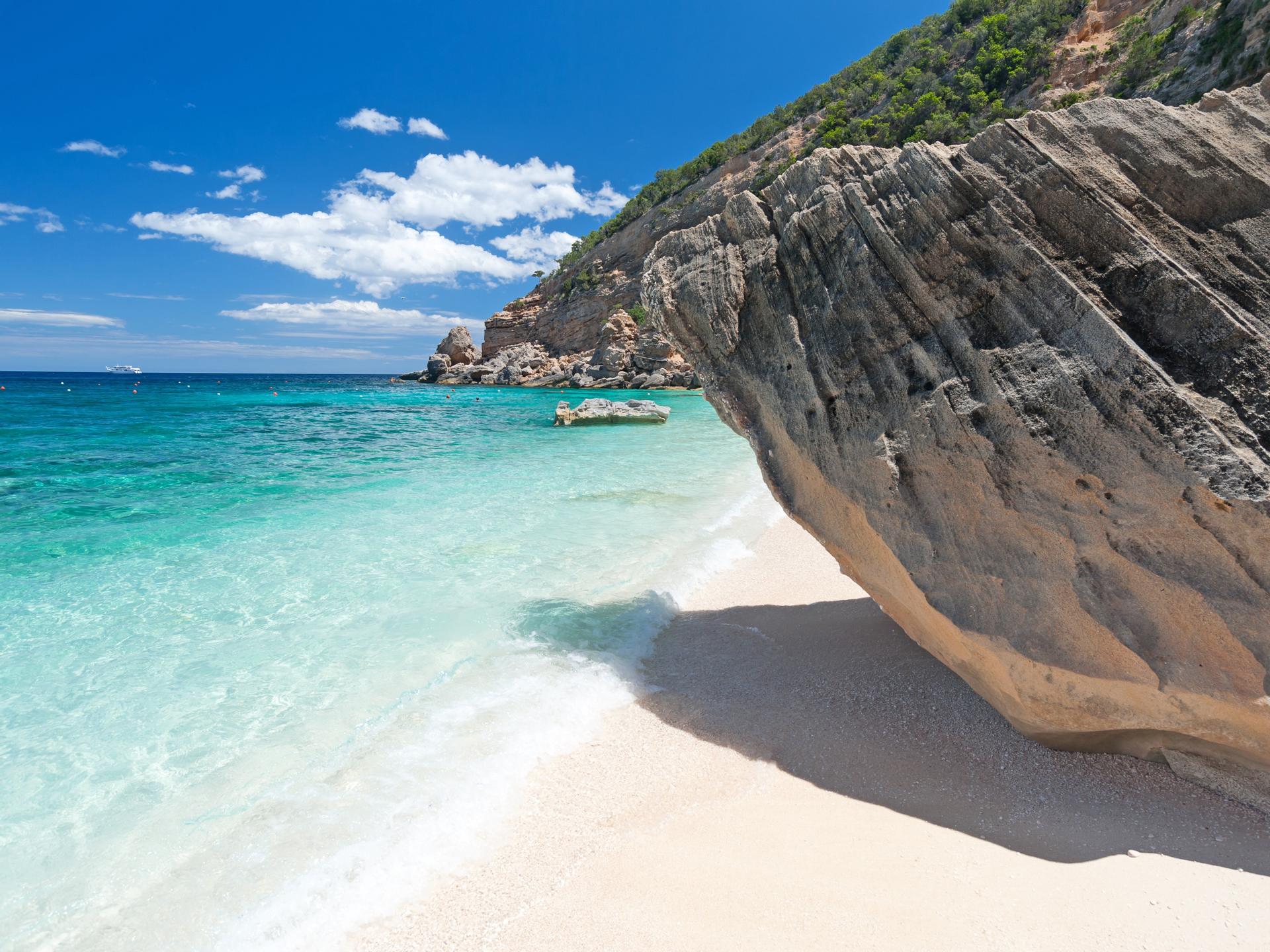 Italian merelliset helmet – lue kuumat vinkit rantakohteisiin! | Apu360