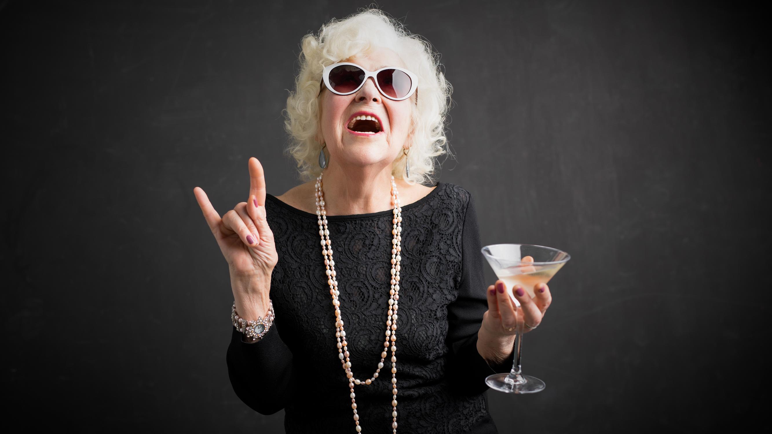 Suomalainen mummo on lehden keskivertolukija | Ja mistä kotoisin? | Apu