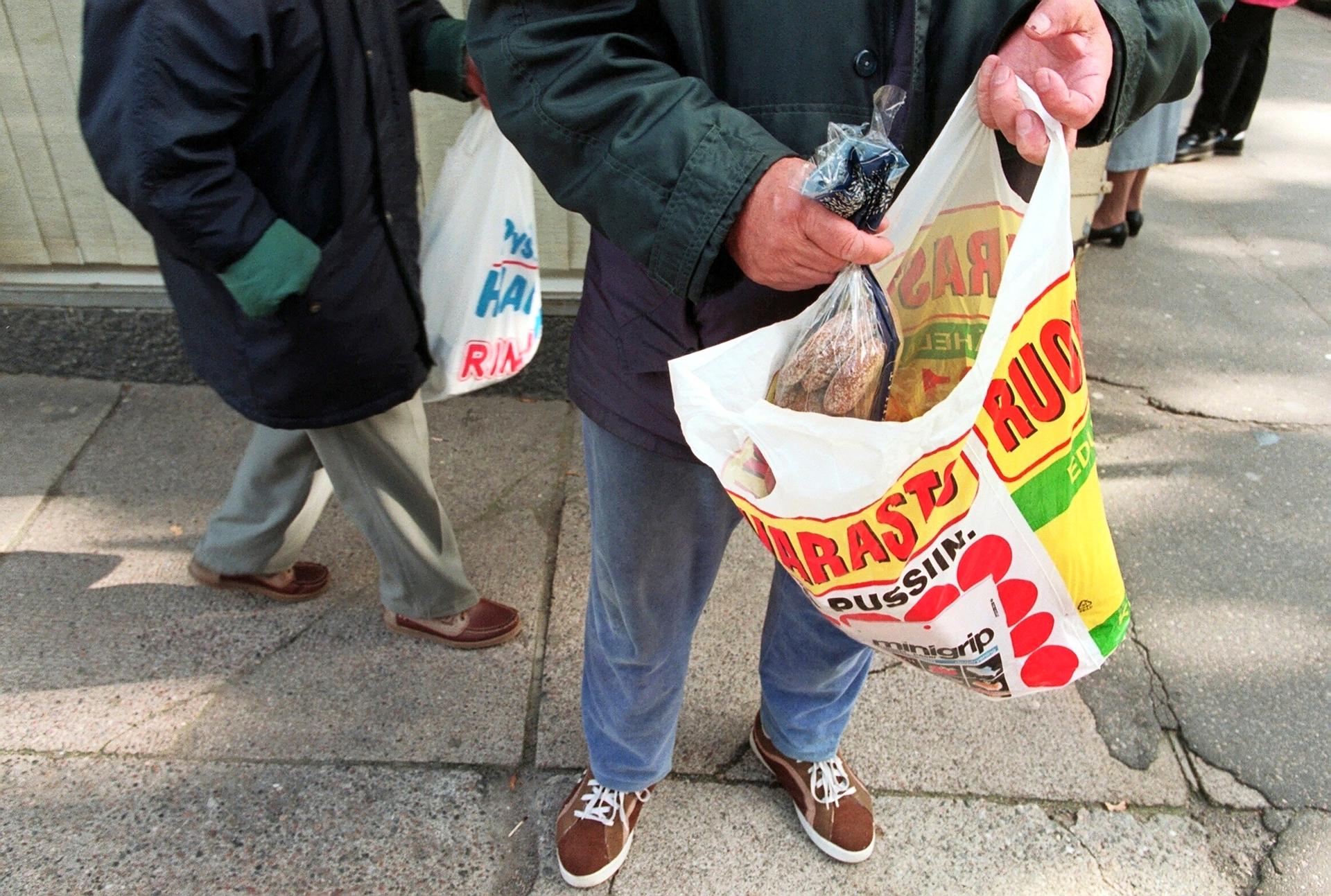 1990-luku | Laman ja nousukauden vuosikymmen: Suomi repesi kahtia | Apu