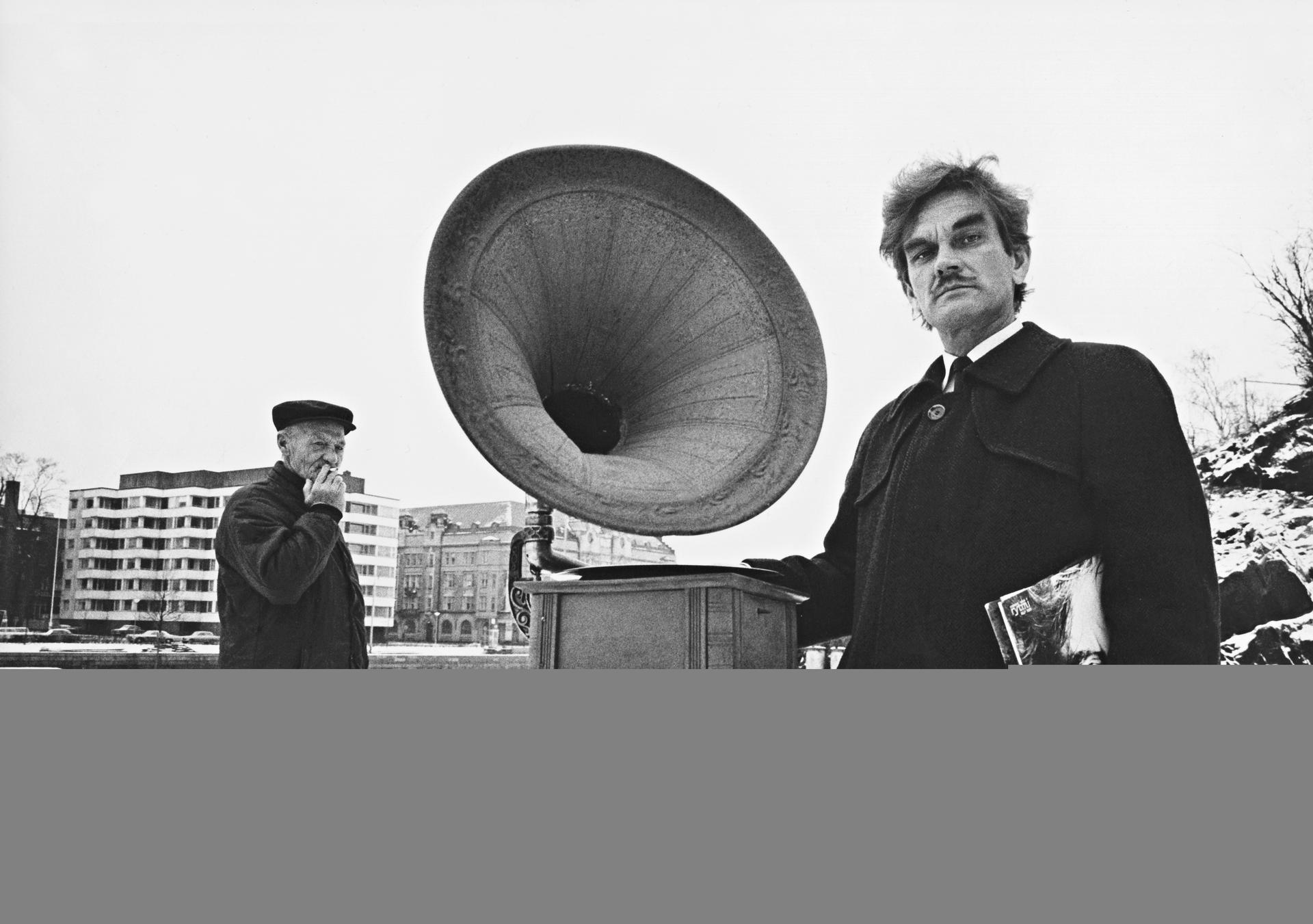 Kuka oli Olliver Hawk eli Olavi Hakasalo? | Apu