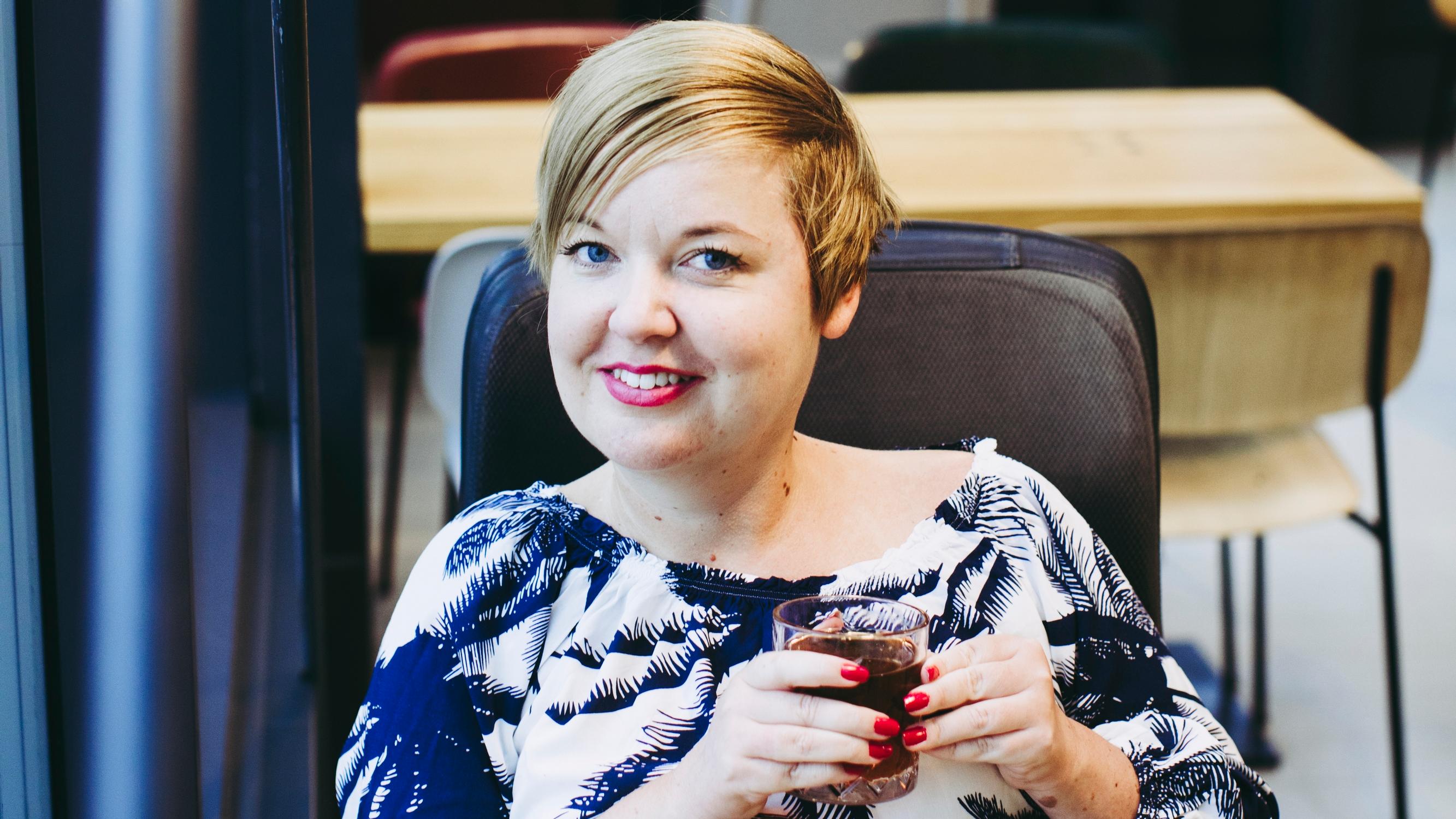 Esteetön matkailu: Sanna Kalmari reissaa pyörätuolissa | Mondo