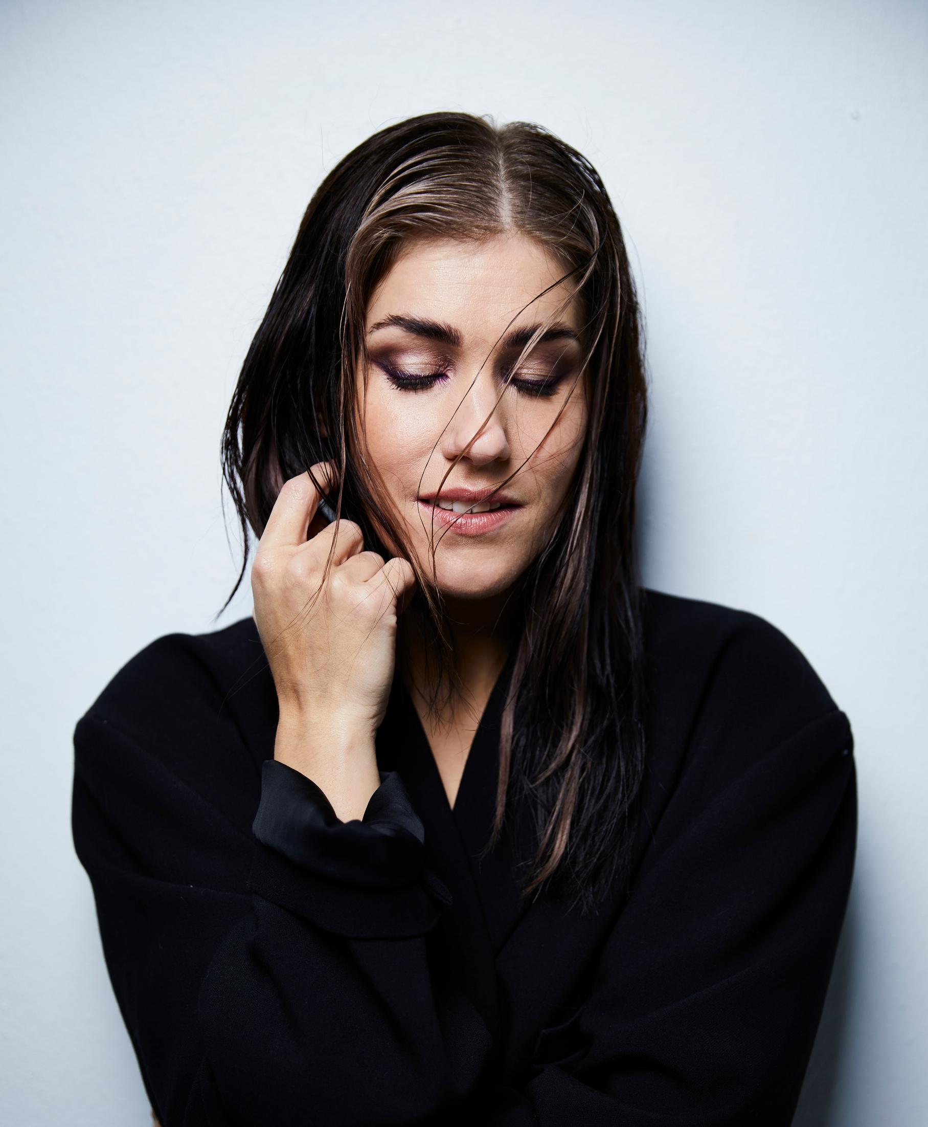 Jannika B ja häpeän taakka: "Mun piti ensin mennä rikki" | Apu