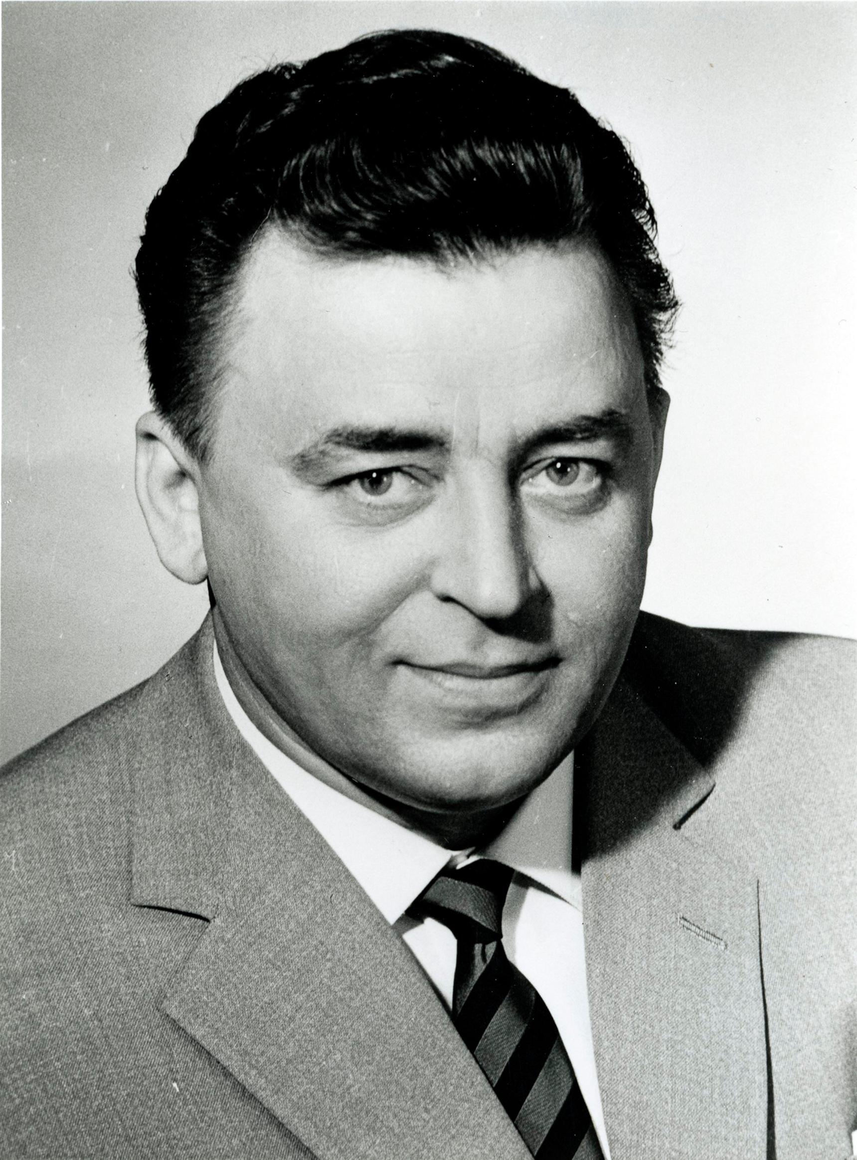 Olavi Virran synkkä salaisuus: Hakkasi lapsiaan nyrkillä | Apu